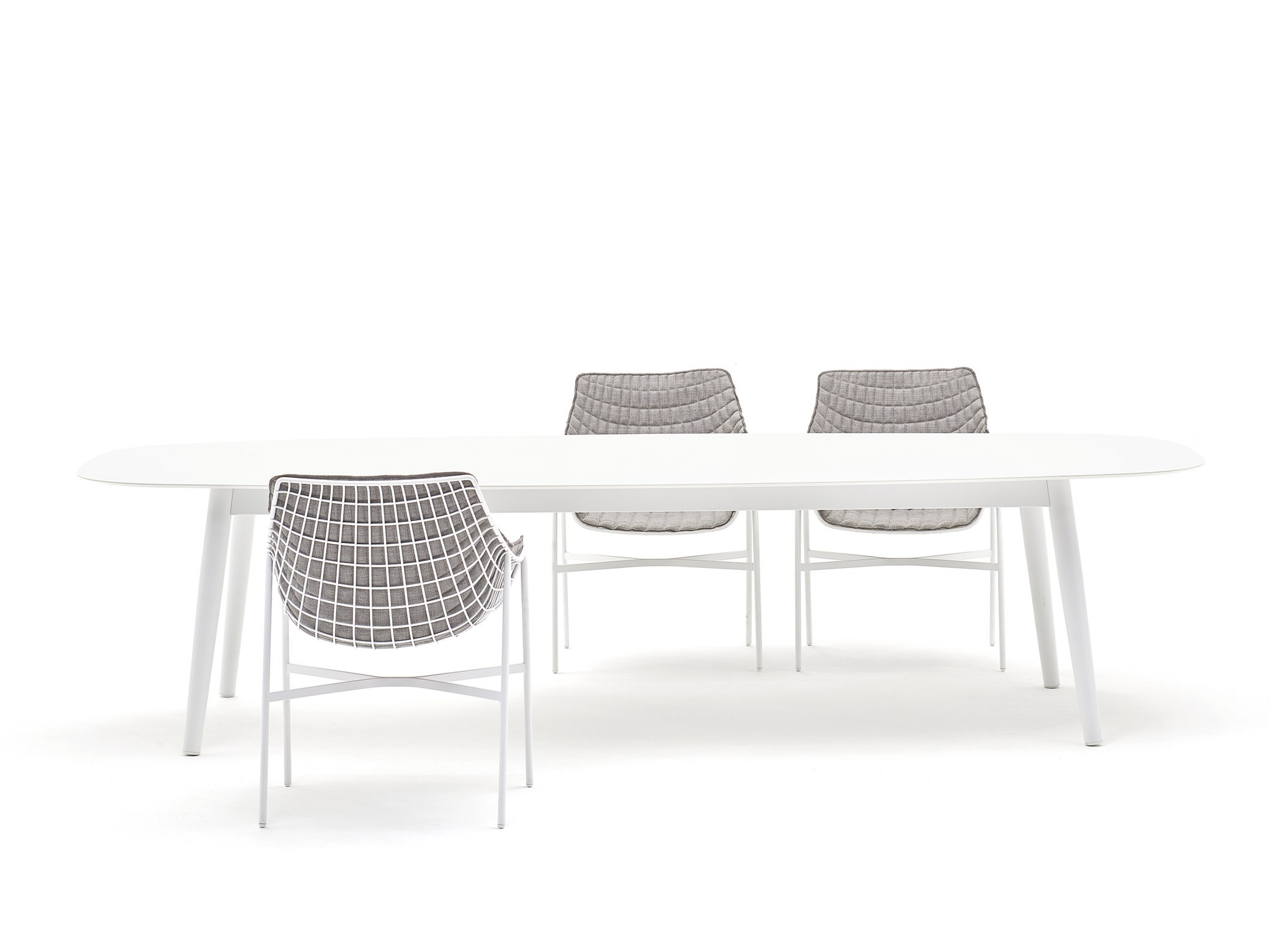 Elliptical garden table ELLISSE By Varaschin