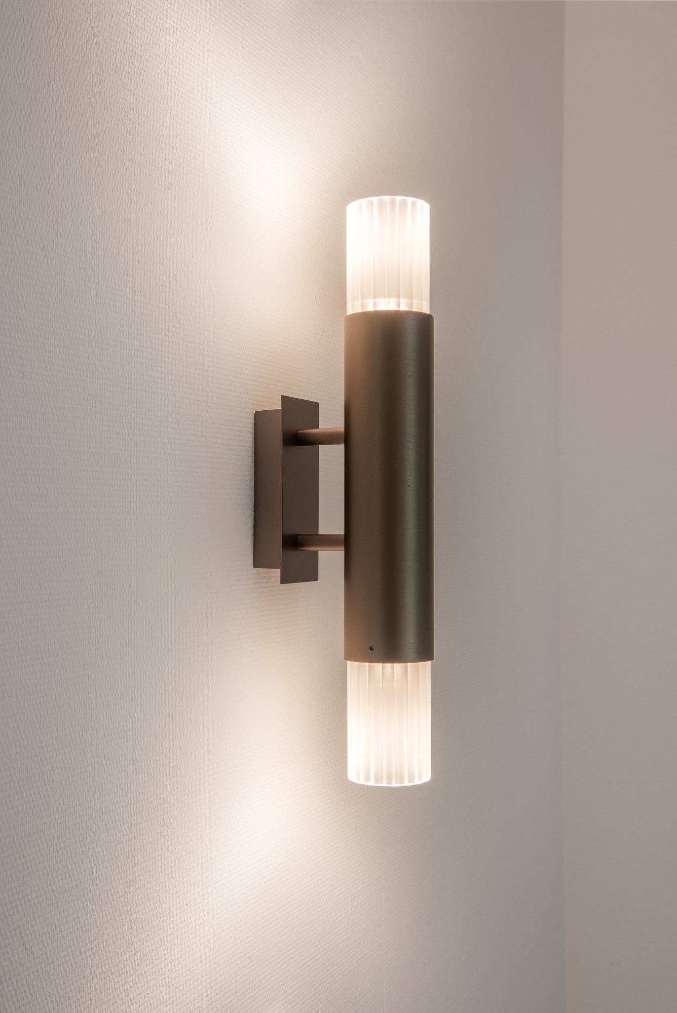 EMBRACE W1+1 Wall lamp By ILFARI