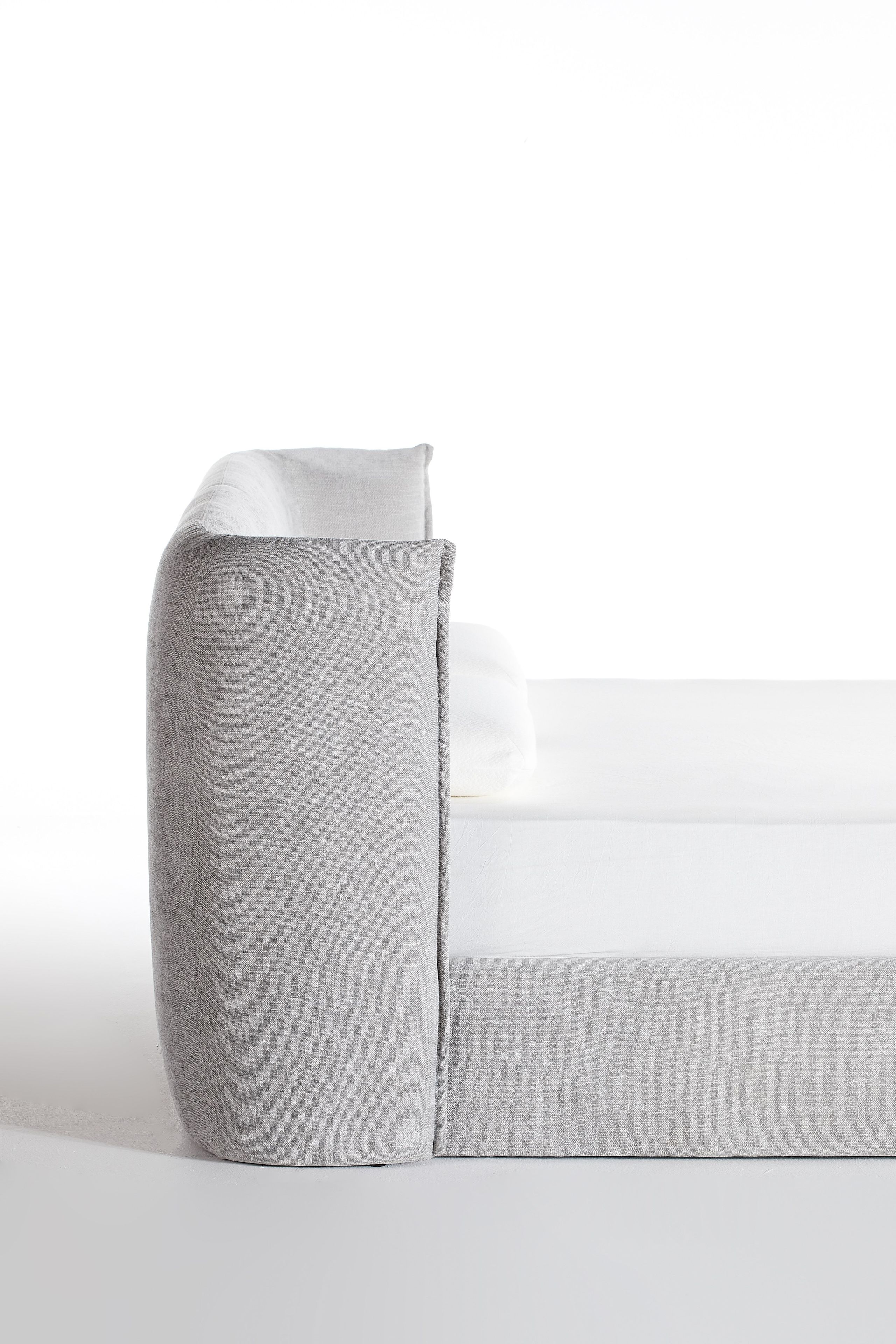 EMBRACE bed By grado design