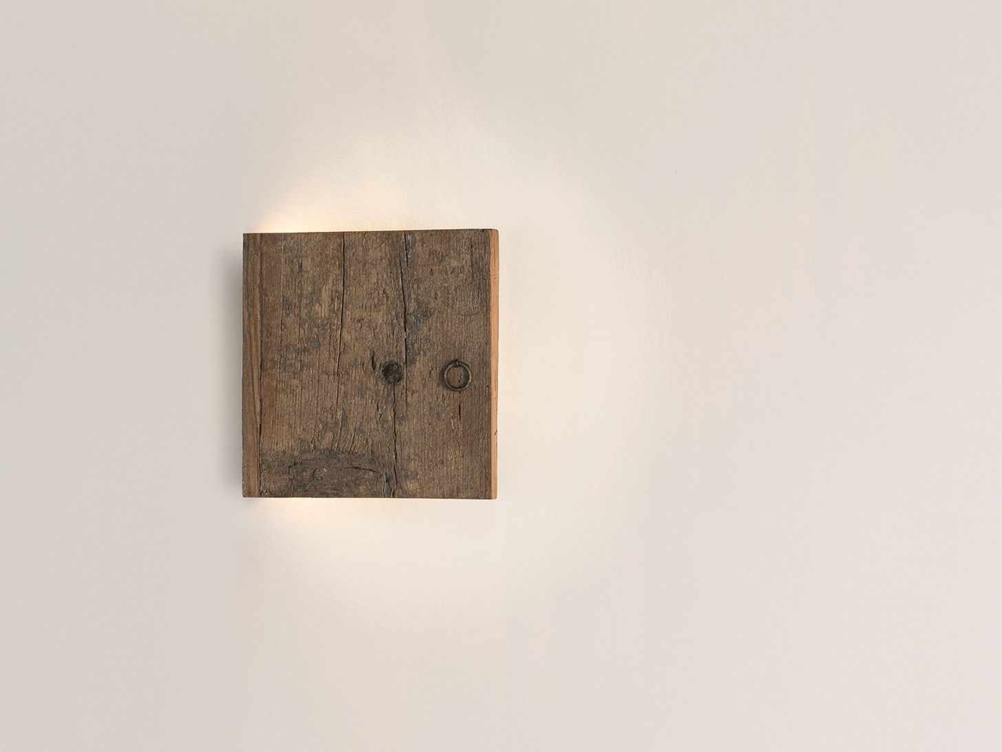 LED reclaimed wood wall lamp EREMO By Emanuel Gargano design Emanuel ...