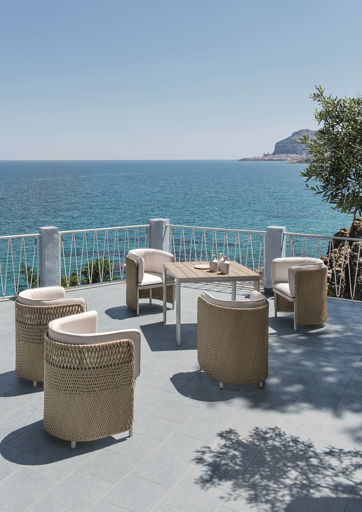 ESEDRA Upholstered garden chair with armrests By Ethimo | design Luca ...