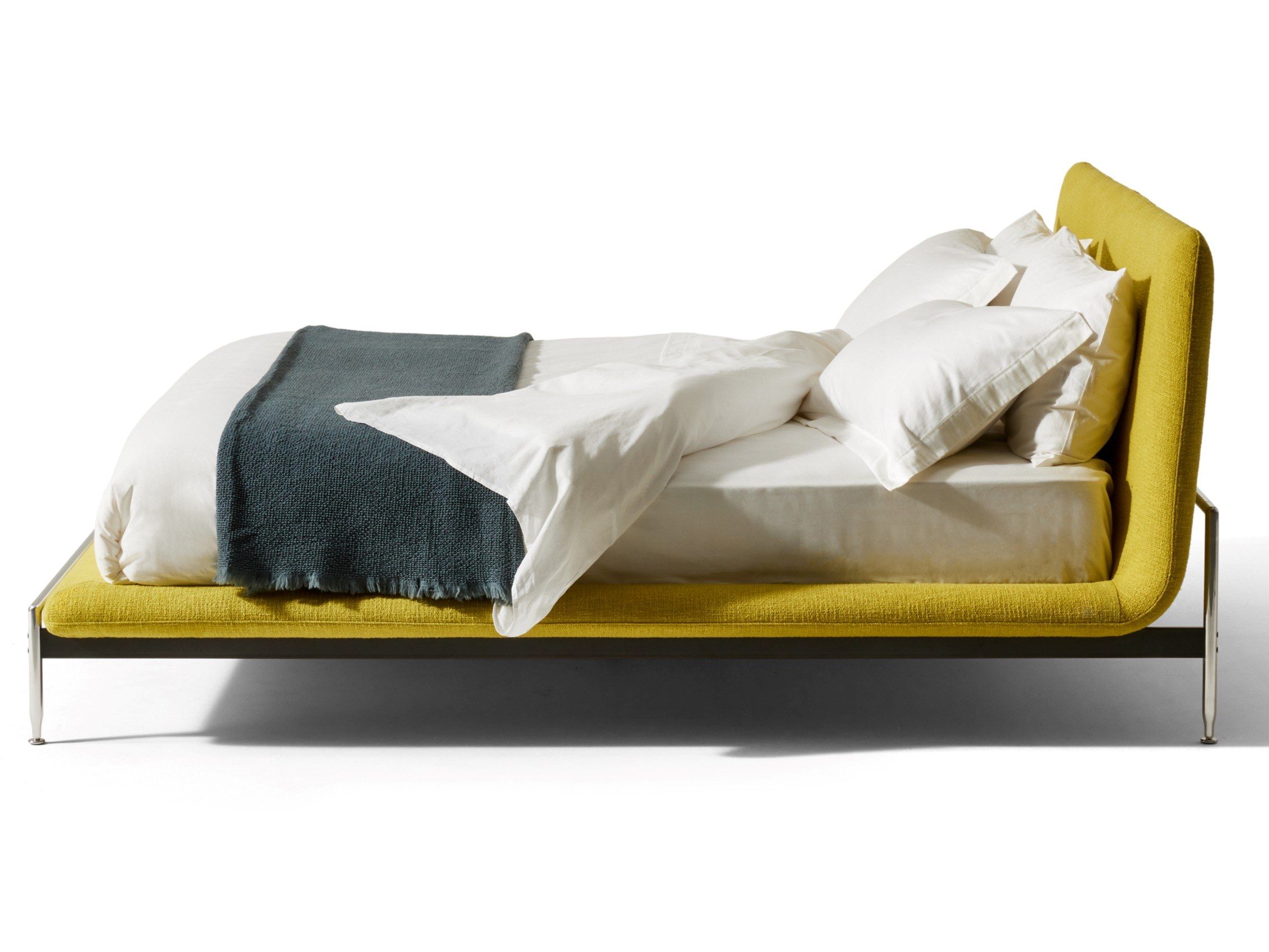 ESOSOFT 床 By Cassina | design Antonio Citterio