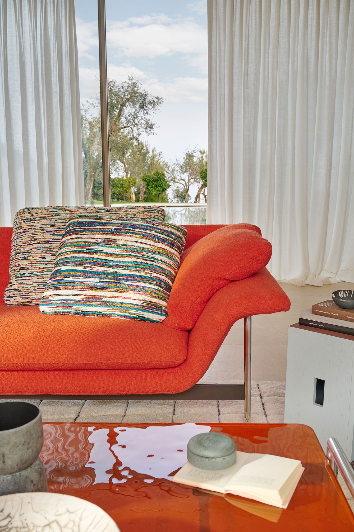 ESOSOFT | Day bed By Cassina design Antonio Citterio
