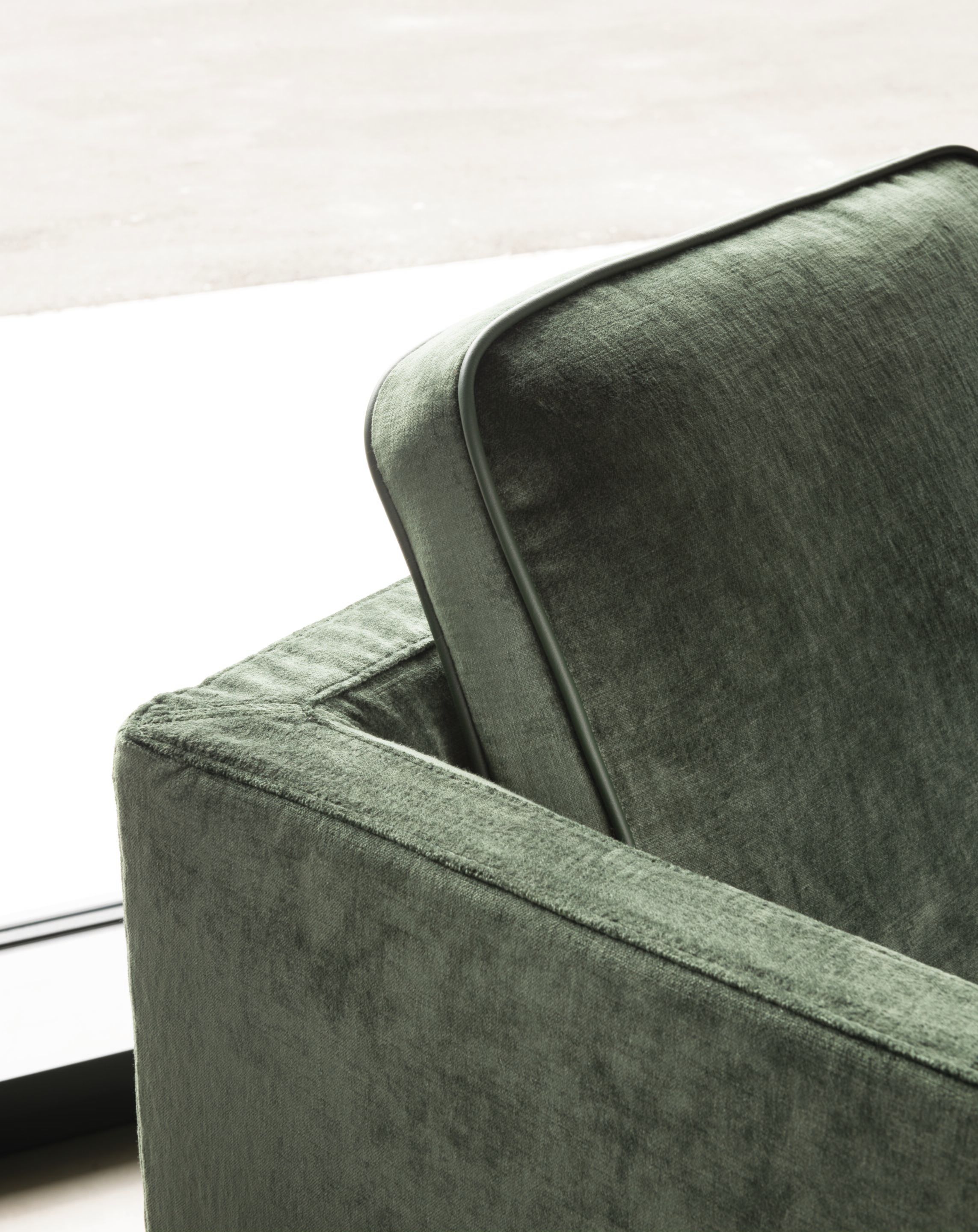 RAFFAELLO Armchair By ESTEL GROUP