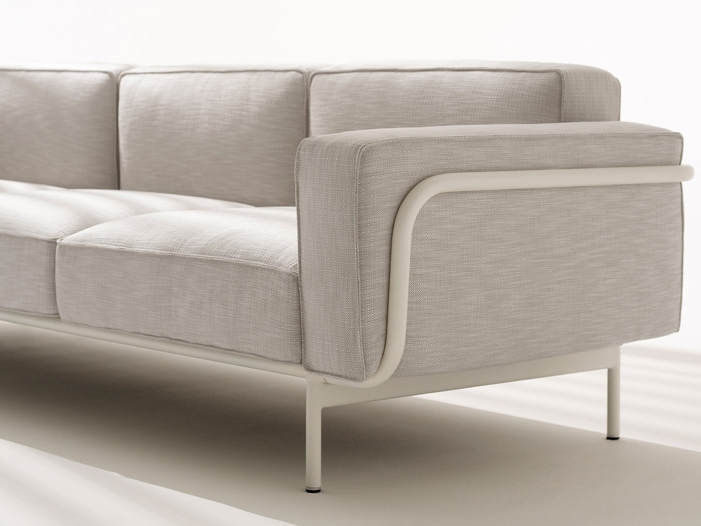 ESTENDO 3 seater garden sofa By RODA | design Luca Pevere