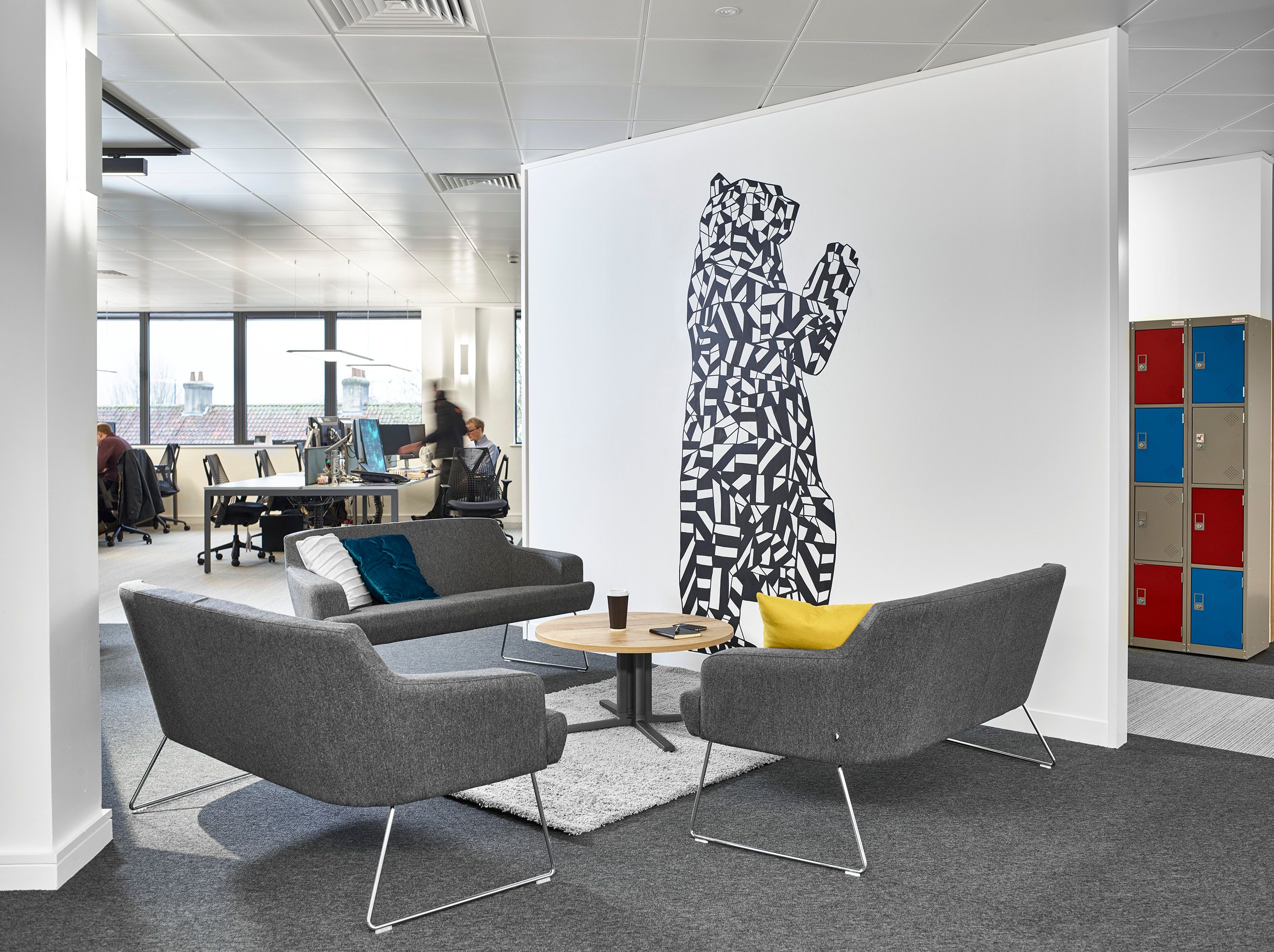 EVERYWHERE Round coffee table By Herman Miller | design Dan Grabowski