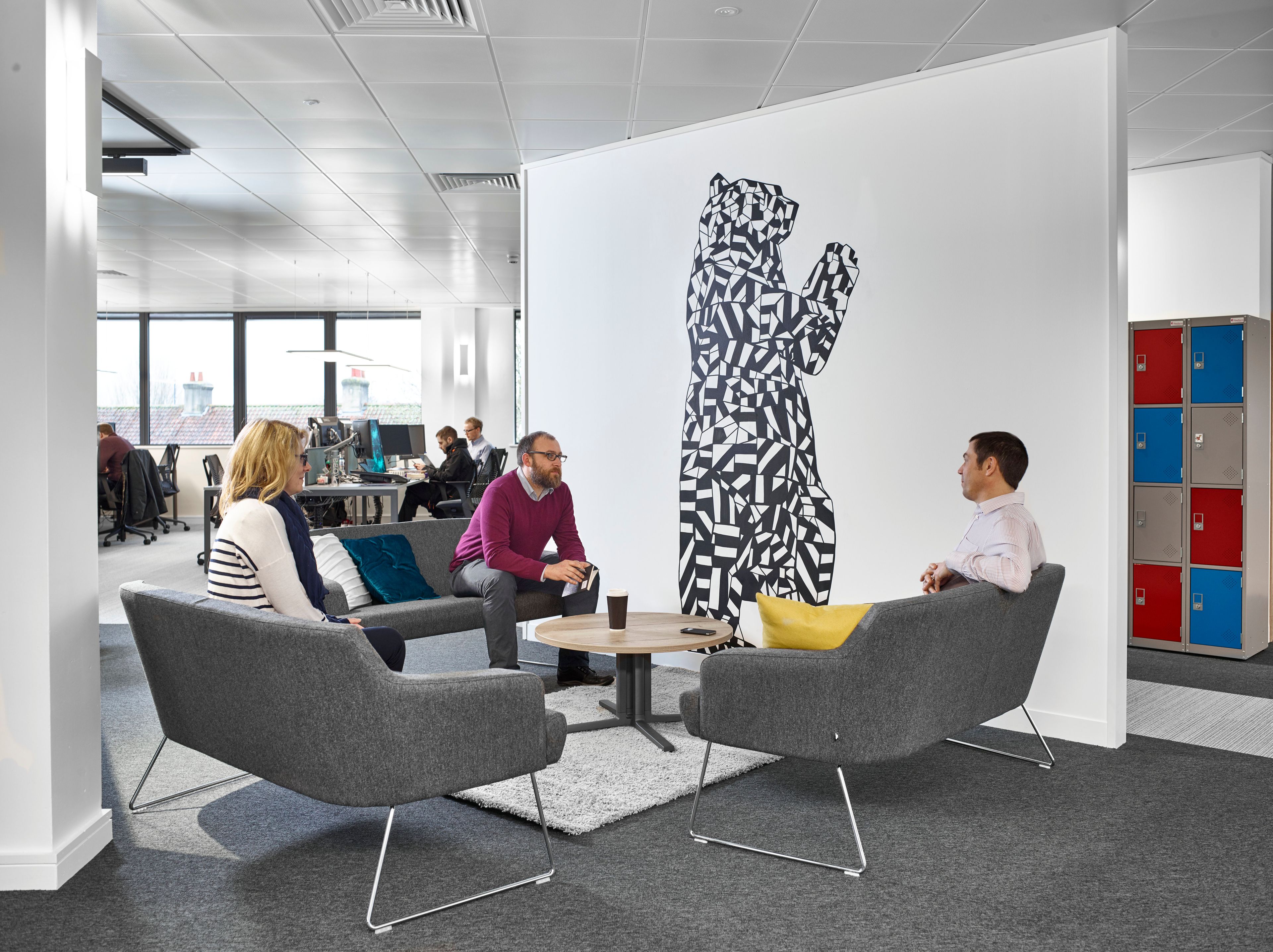 EVERYWHERE Round coffee table By Herman Miller | design Dan Grabowski