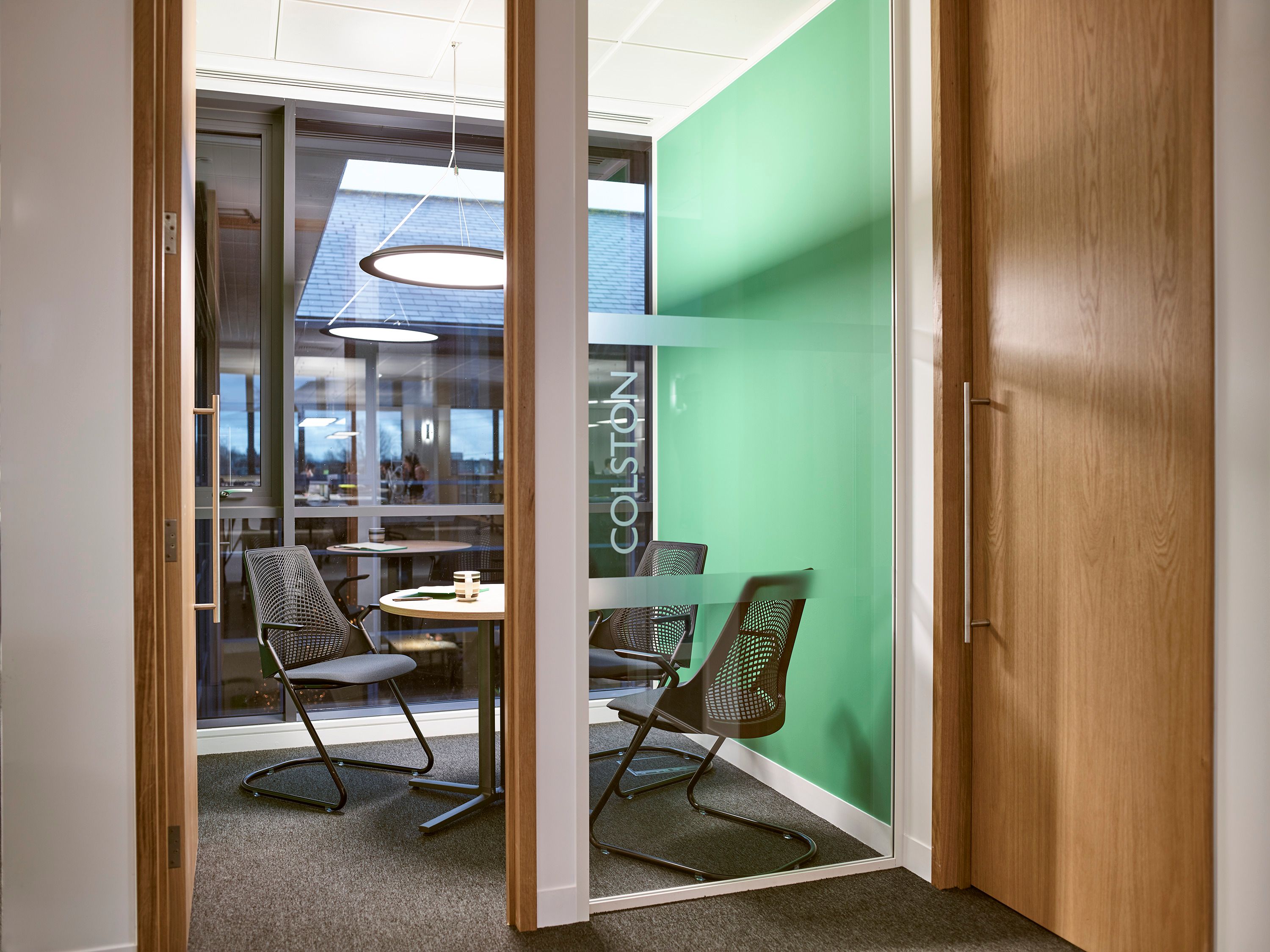 EVERYWHERE Round table with star base By Herman Miller | design Dan ...