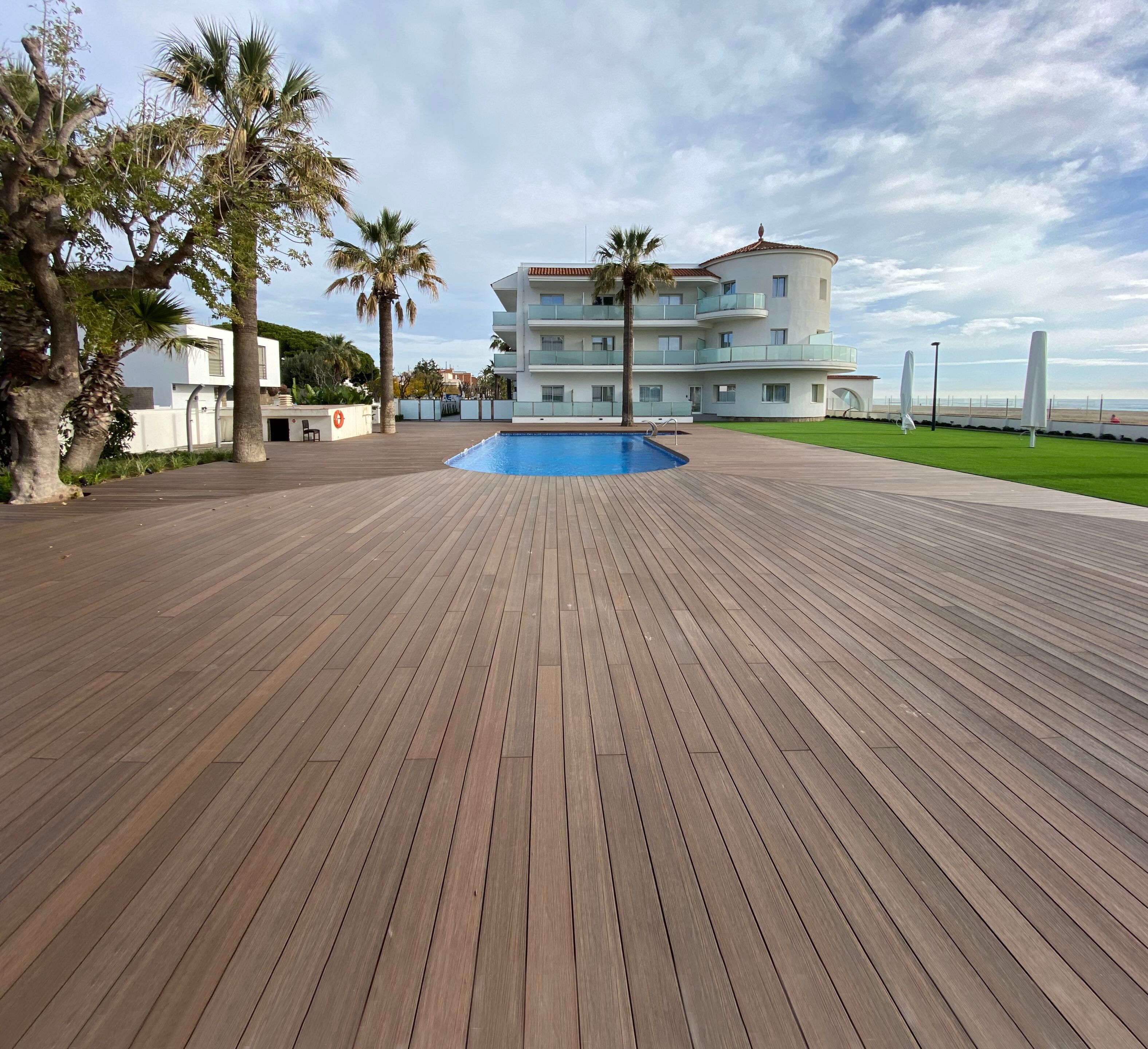 TECH CUBE S Decking By EXTERPARK