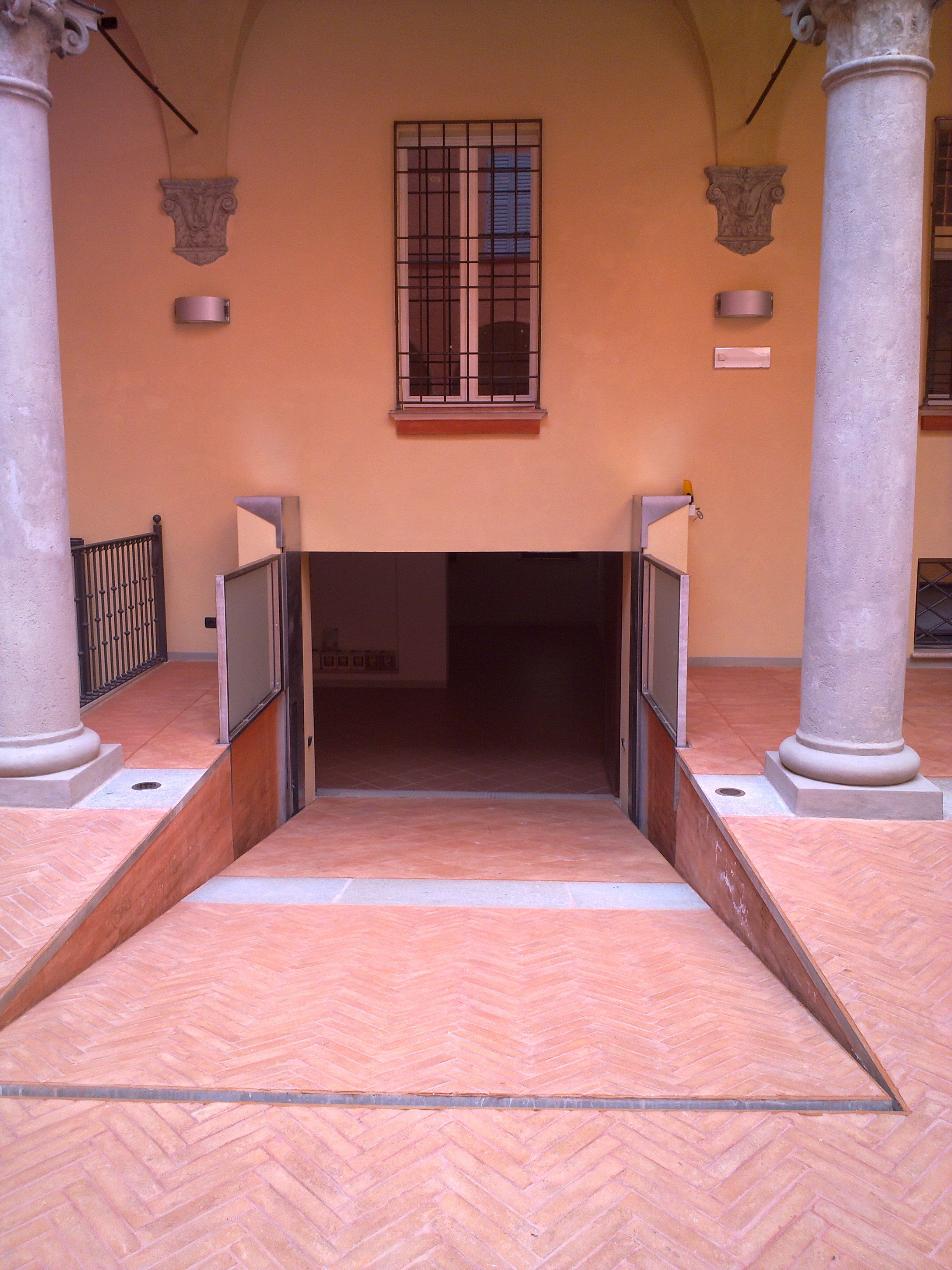 TILTING RAMP PLATFORM Metal Entrance ramp By CARMEC