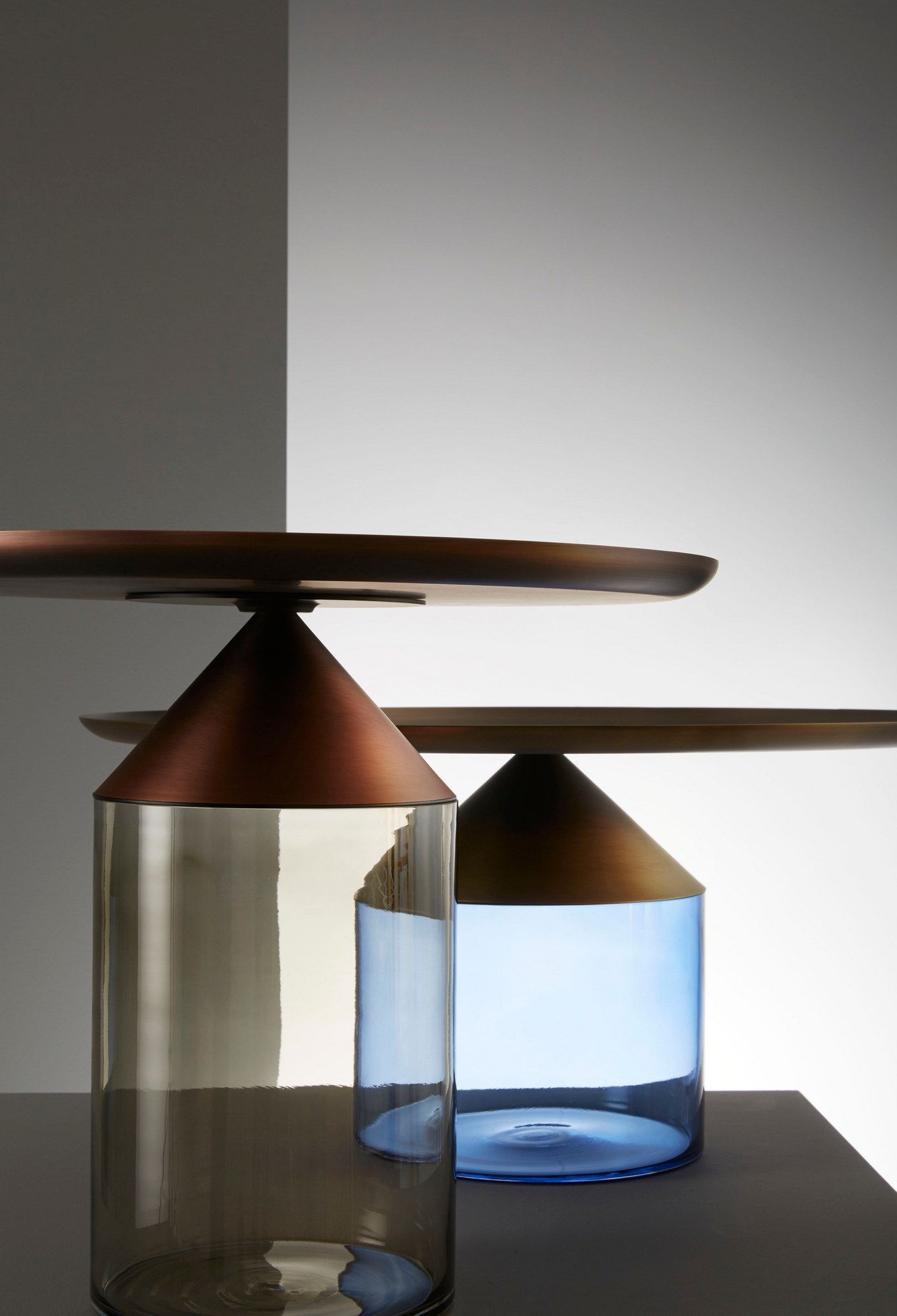 Round blown glass coffee table for living room EQUILIBRE By VeniceM design Massimo Tonetto
