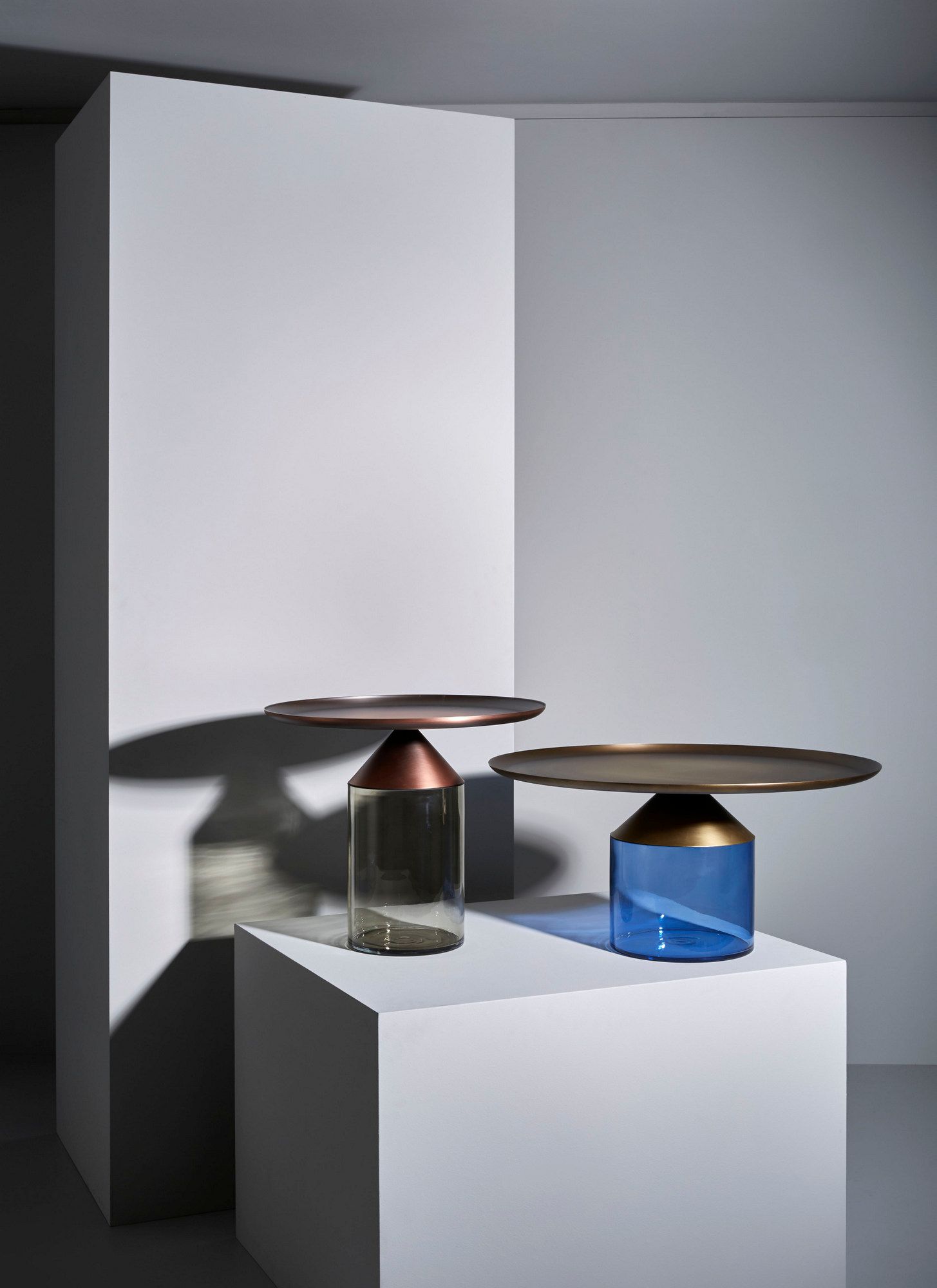 Round blown glass coffee table for living room EQUILIBRE By VeniceM design Massimo Tonetto