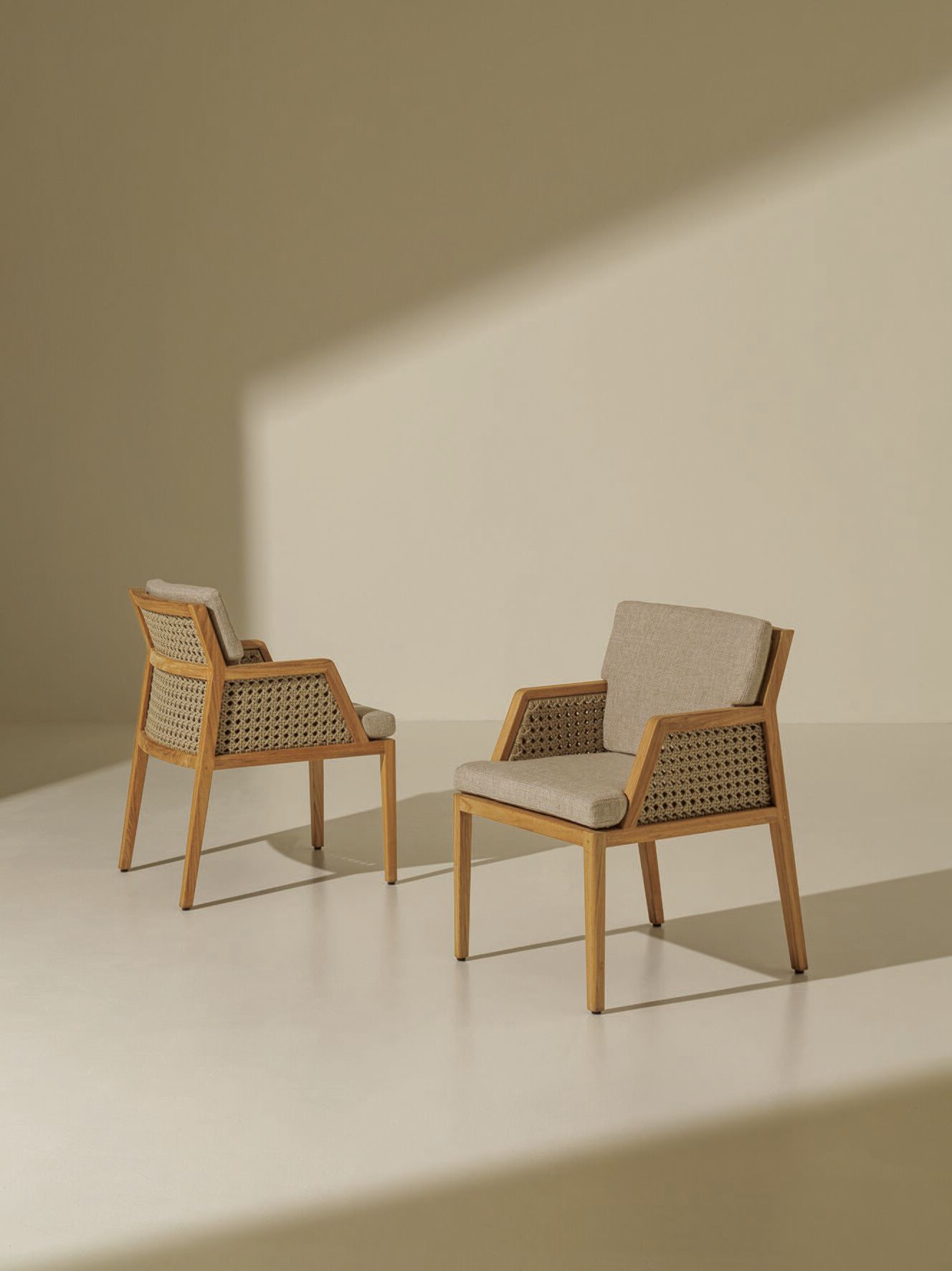 GRAND LIFE Chair By Ethimo | design Christophe Pillet