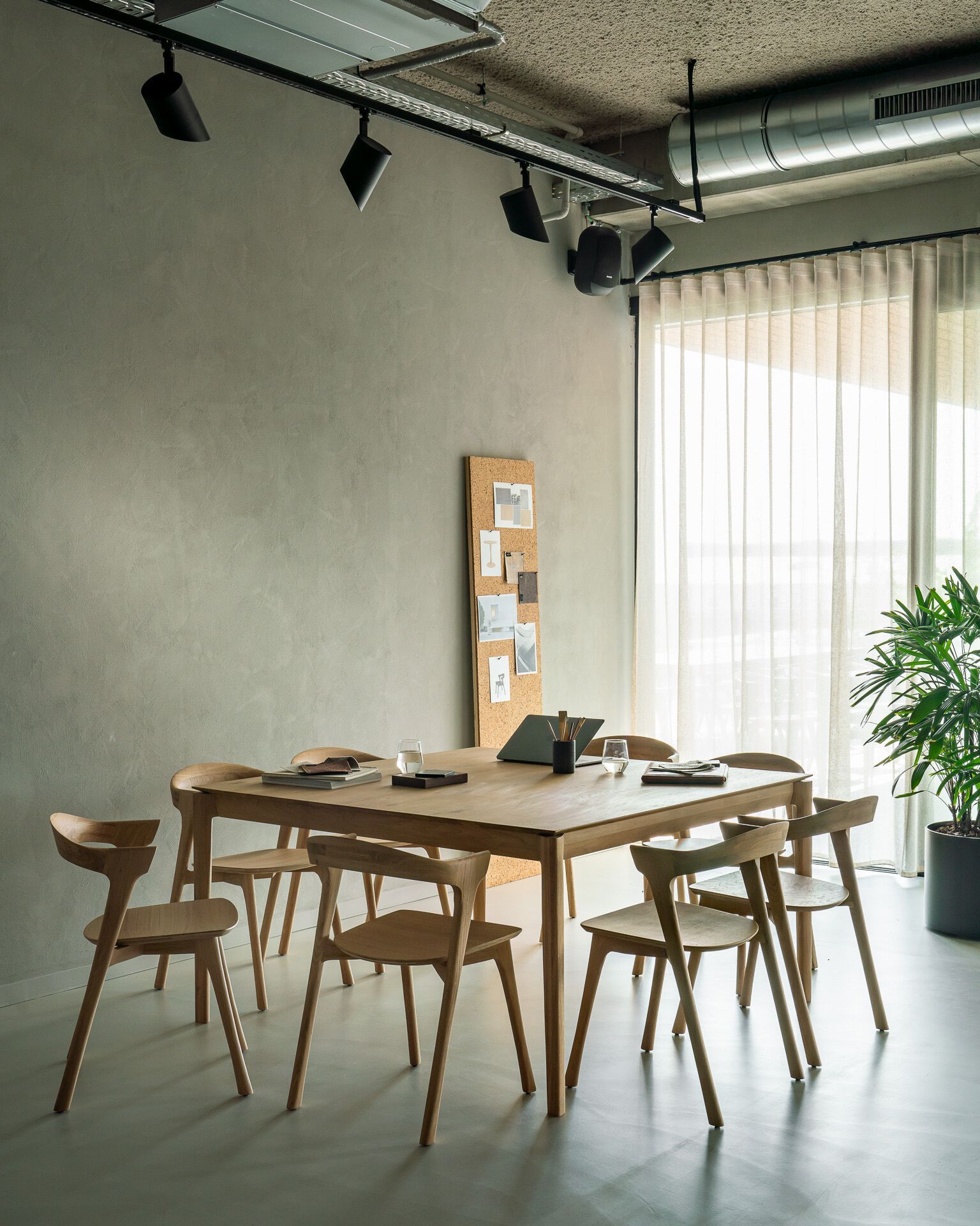 BOK Square oak dining table By Ethnicraft