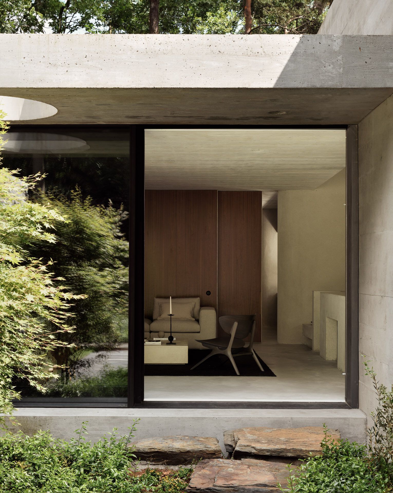 EYE LOUNGE Easy chair By Ethnicraft | design Alain Van Havre