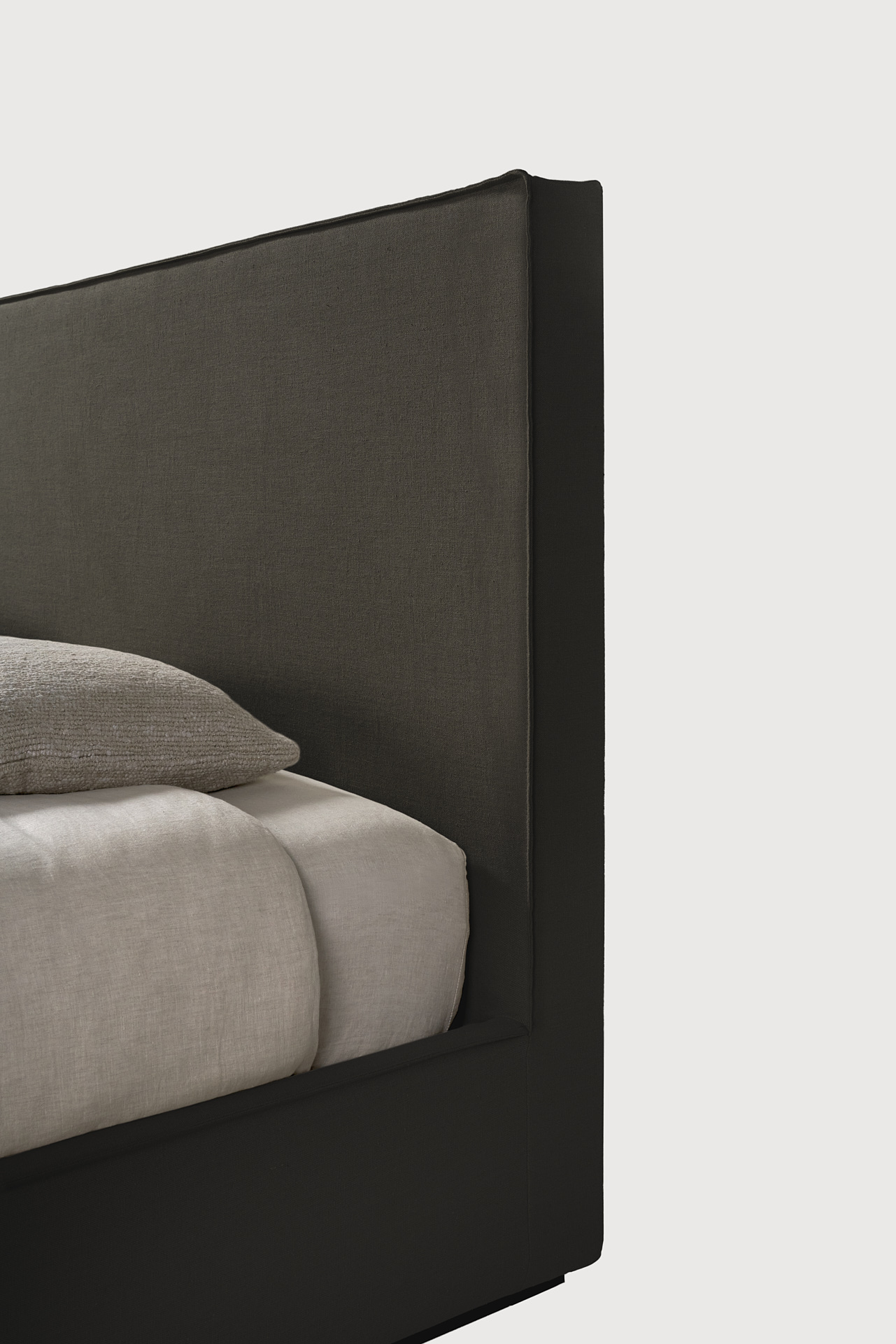 REVIVE Bed By Ethnicraft