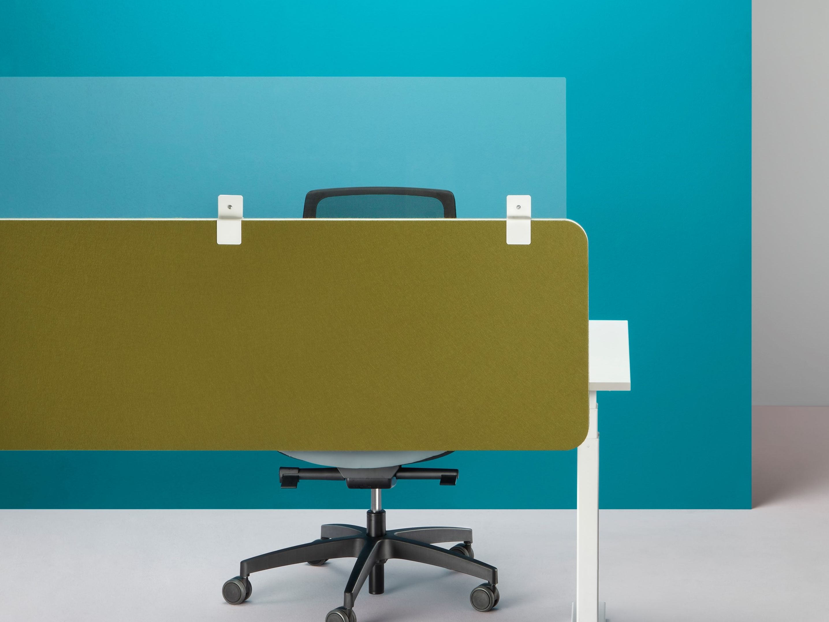 Methacrylate desktop barrier Extension screen By Made Design