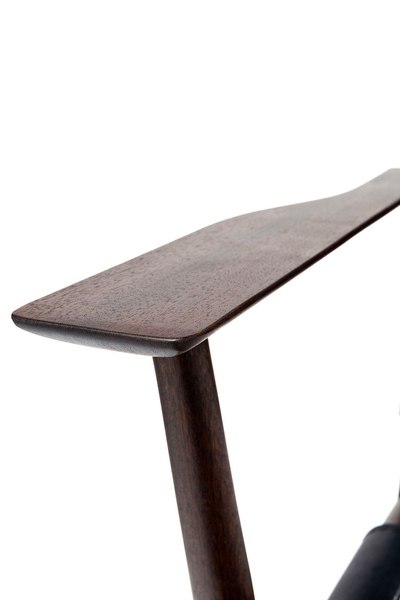 LEVANTE Mahogany and leather garden chair with armrests By Exteta