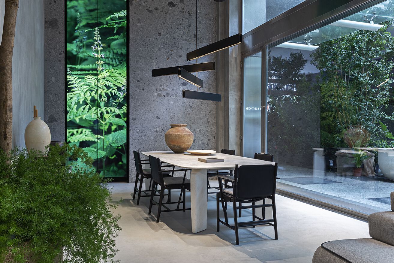 LEVANTE Mahogany and leather garden chair with armrests By Exteta