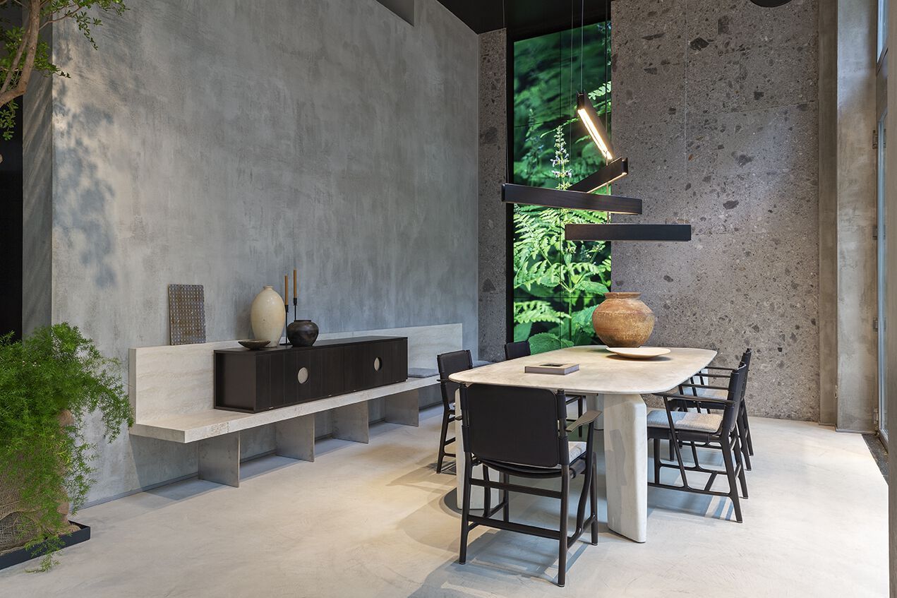 LEVANTE Mahogany and leather garden chair with armrests By Exteta