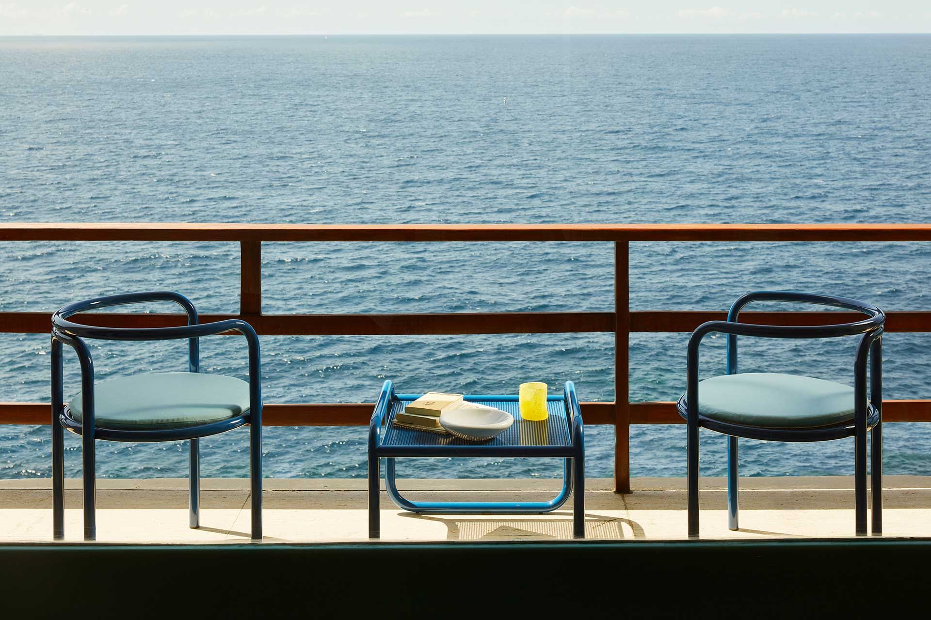 LOCUS SOLUS Powder coated steel garden chair By Exteta