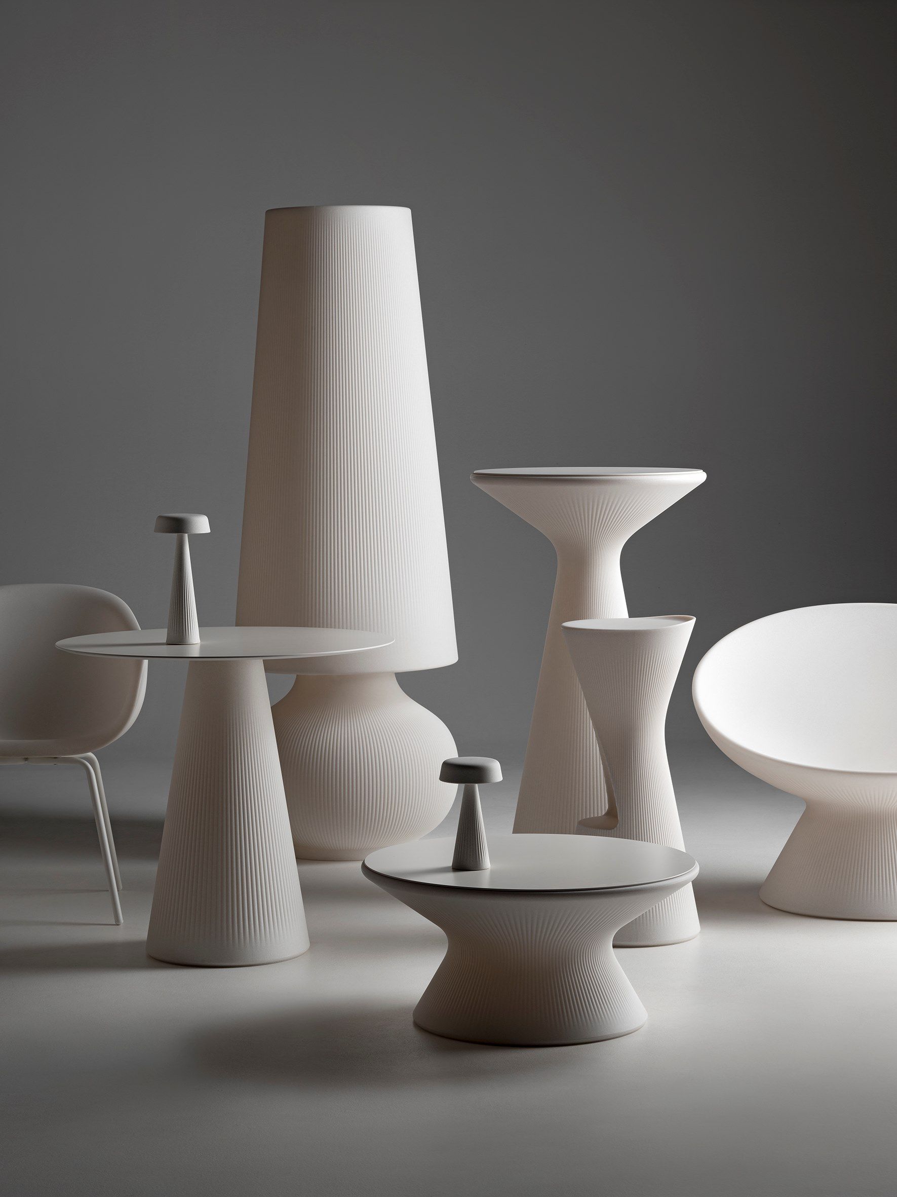 FADE Round polyethylene coffee table By Plust | design Marco Gregori