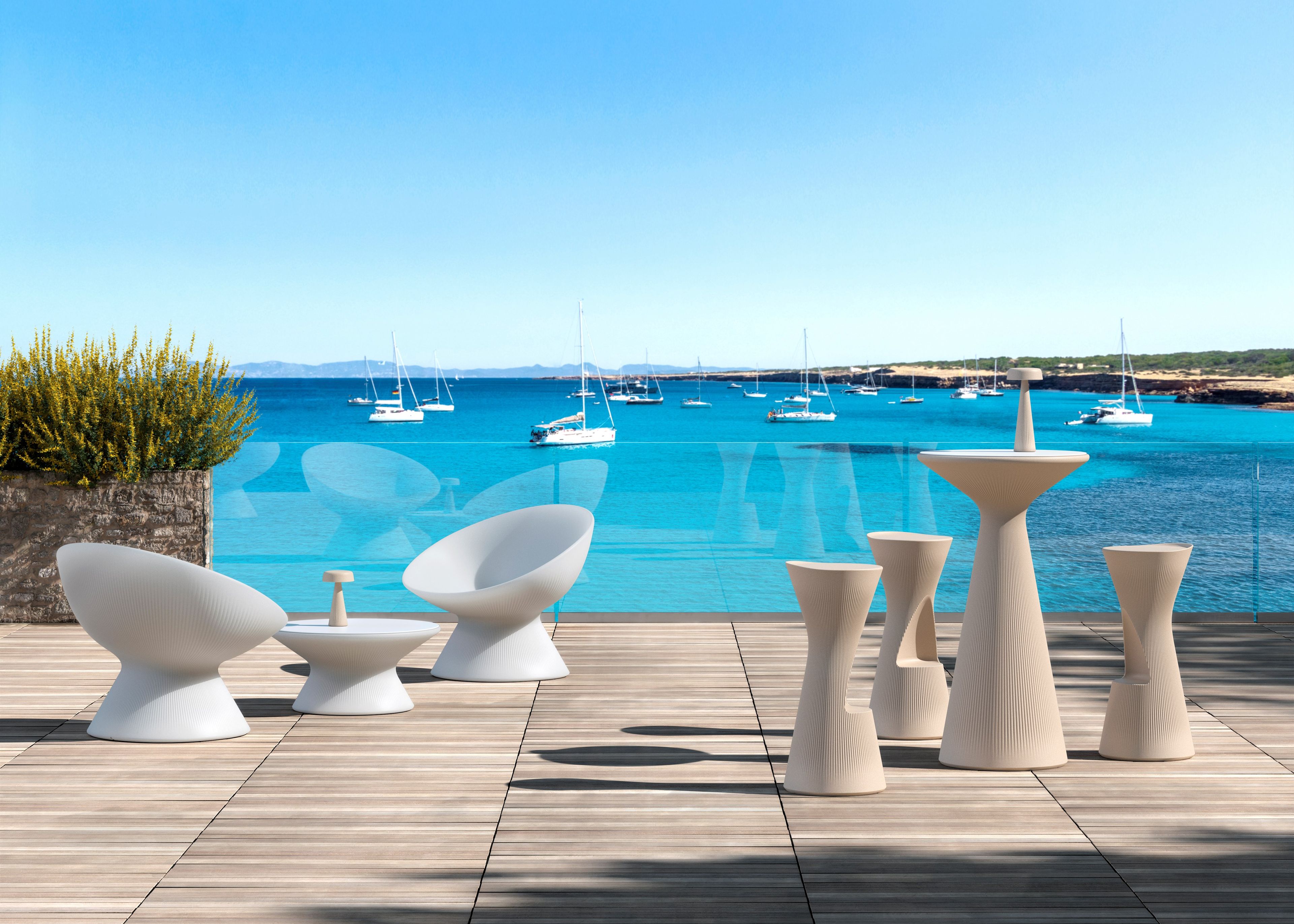 FADE Round polyethylene coffee table By Plust | design Marco Gregori