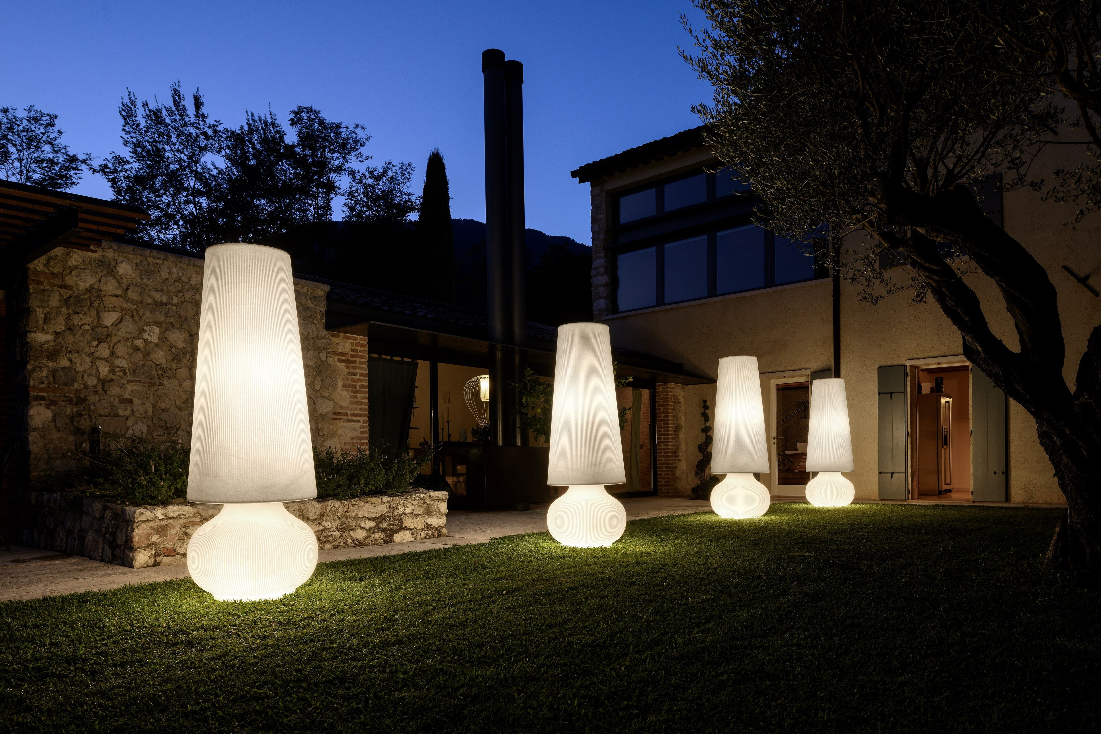 FADE LED polyethylene floor lamp By Plust | design Marco Gregori