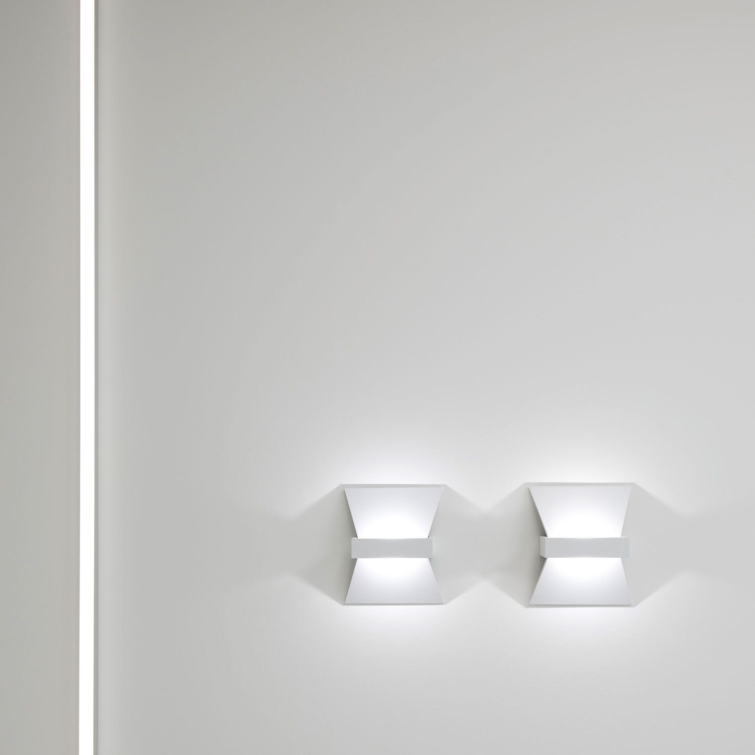 FEMTOLINE 25 linear lighting profile By Delta Light