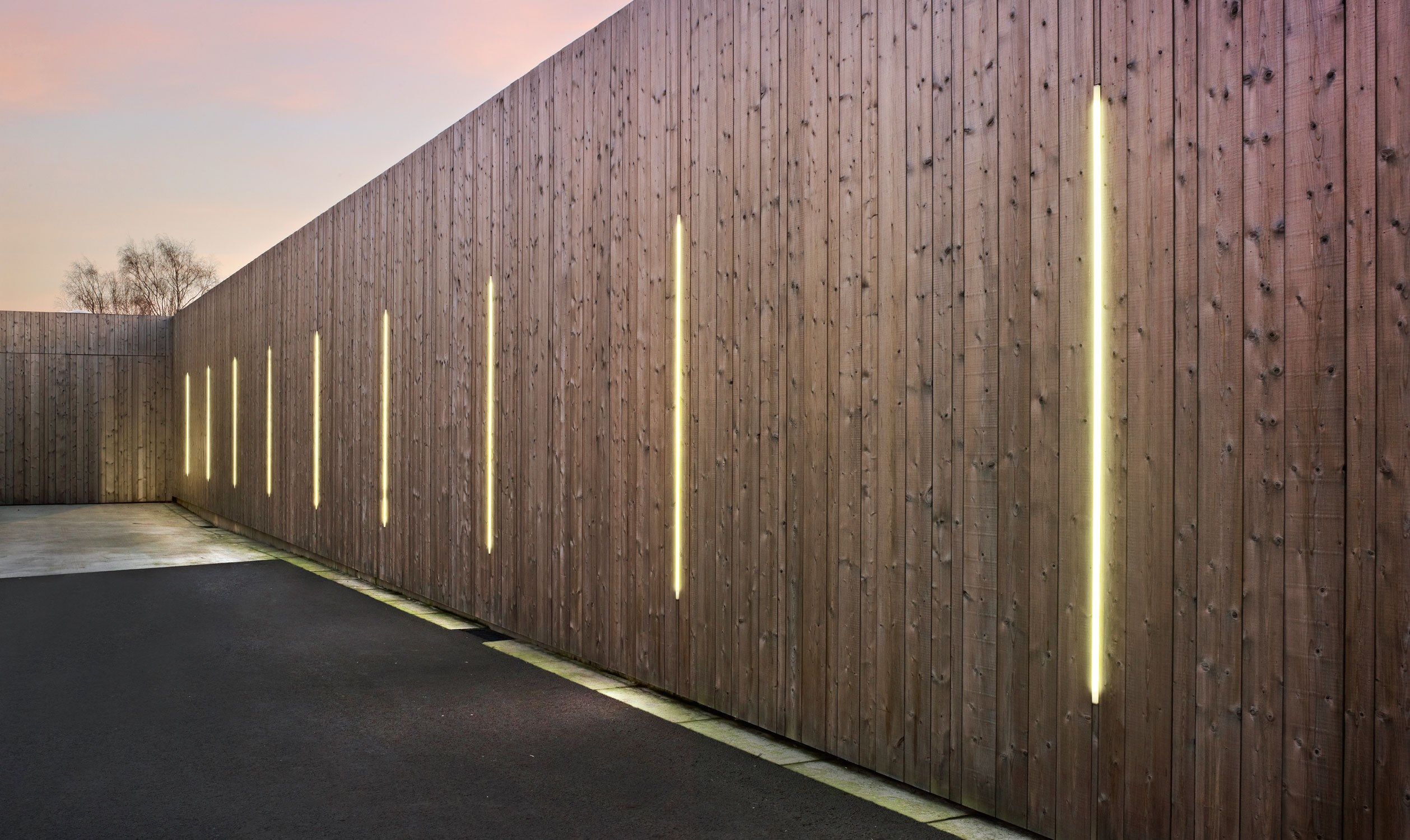 FEMTOLINE 25 linear lighting profile By Delta Light