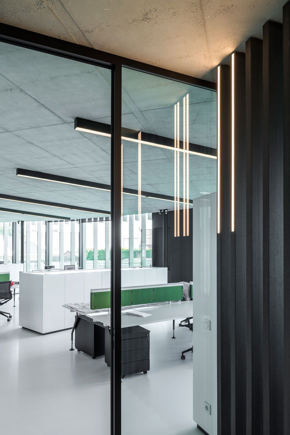 FEMTOLINE 35 FLUSH HE DOWN-UP linear lighting profile By Delta Light