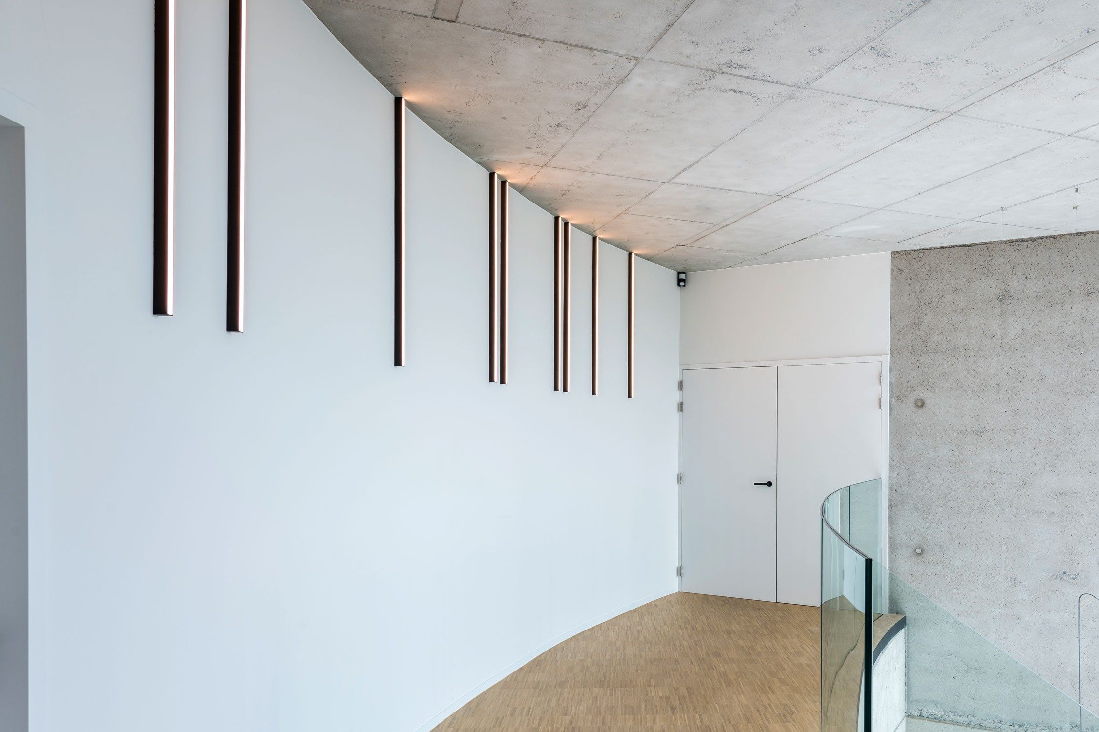 FEMTOLINE 35 FLUSH HE DOWN-UP linear lighting profile By Delta Light