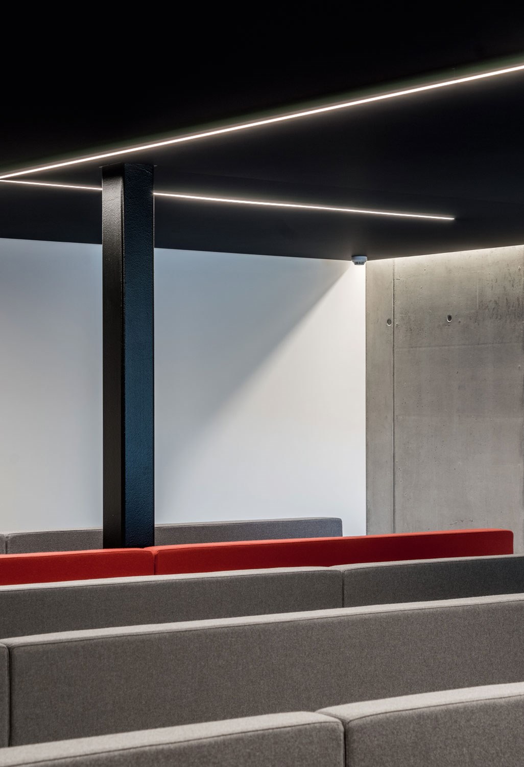 FEMTOLINE 35 FLUSH HE linear lighting profile By Delta Light