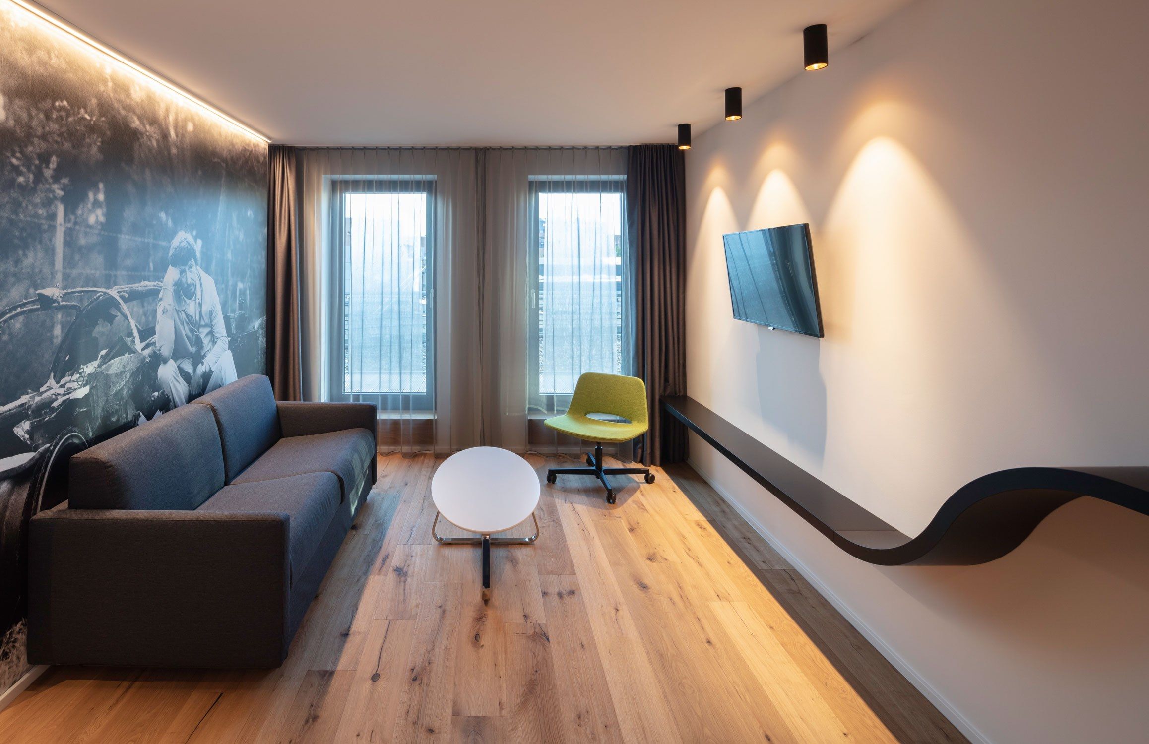 FEMTOLINE W linear lighting profile By Delta Light