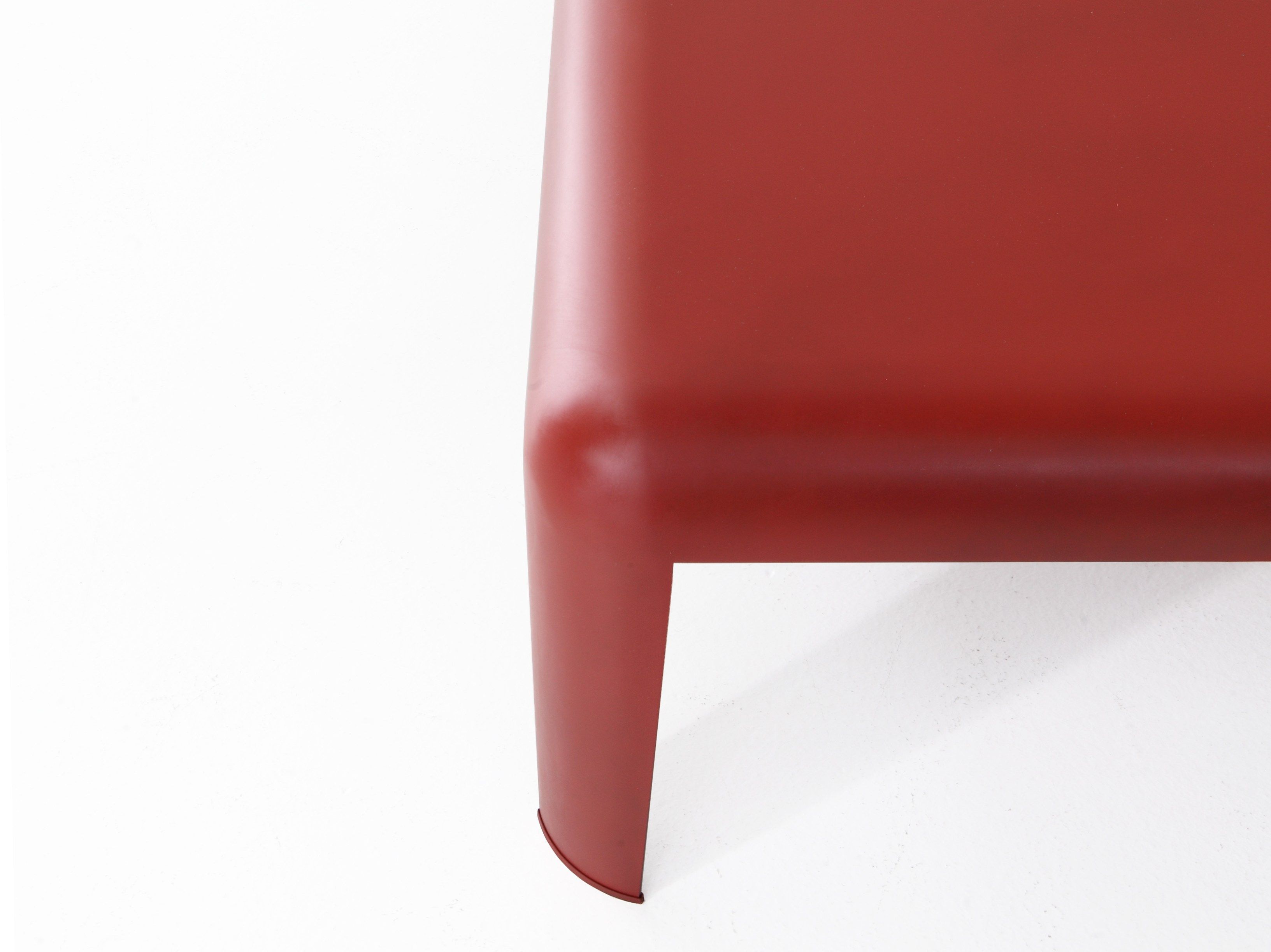 FERRO Plate coffee table By Porro | design Piero Lissoni