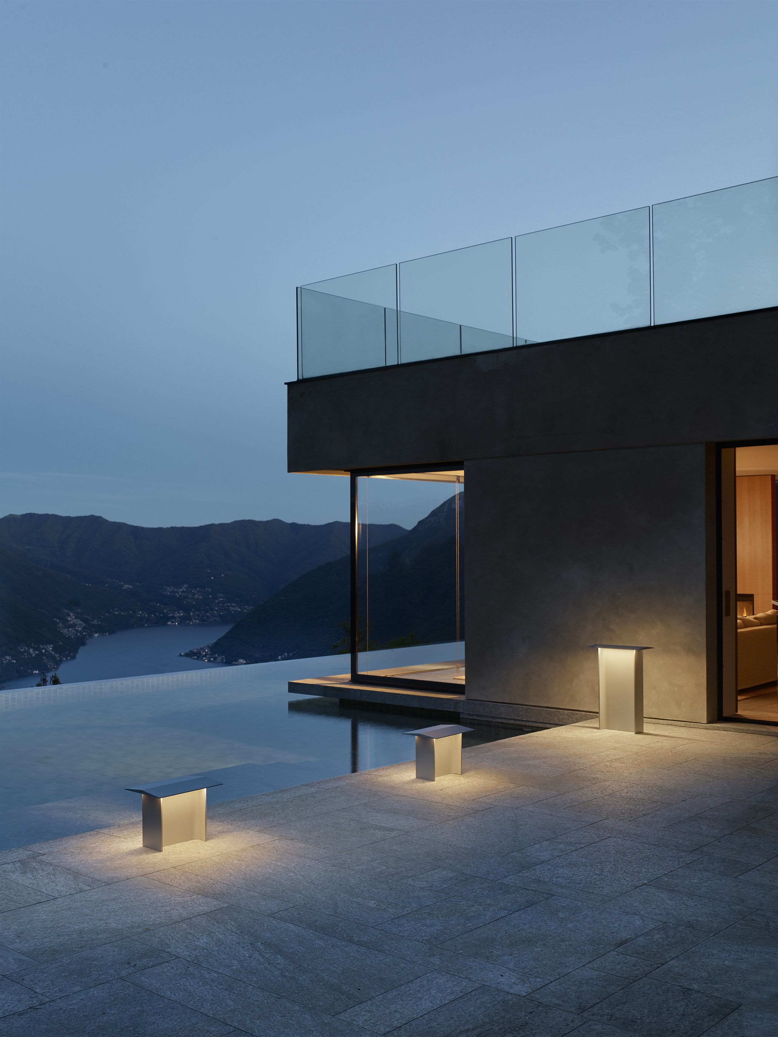 FIENILE LED aluminium bollard light By Luceplan