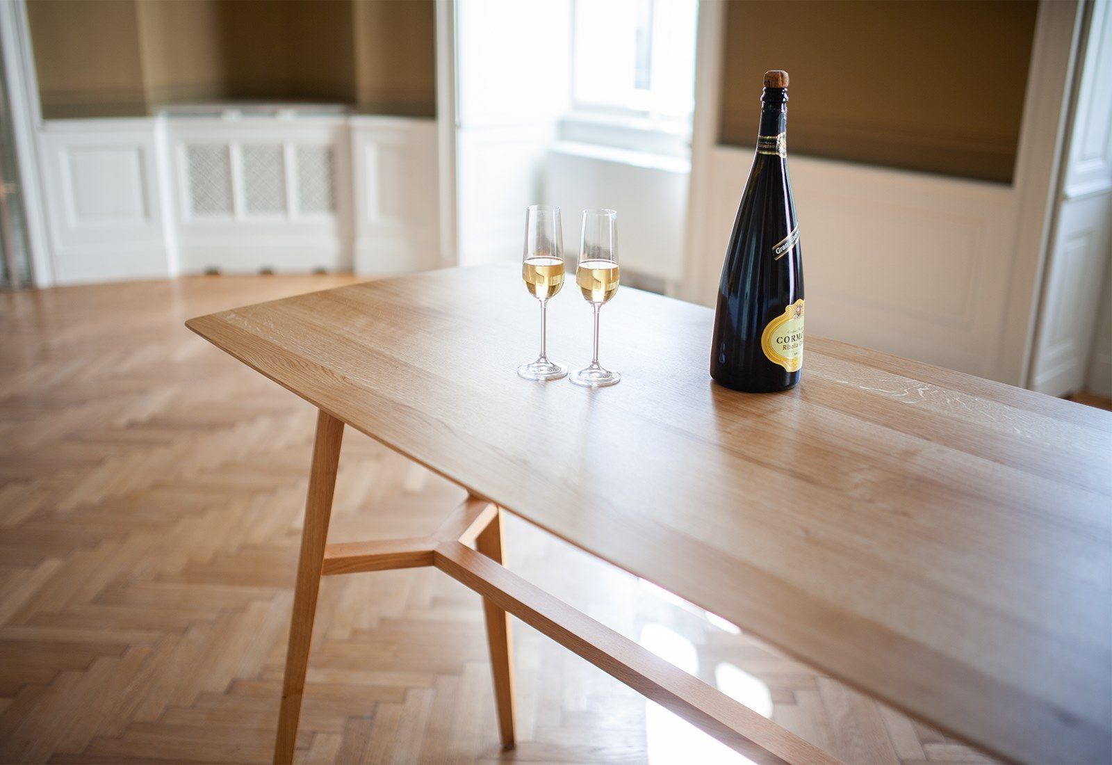 FINN | High table By sixay furniture design László Szikszai