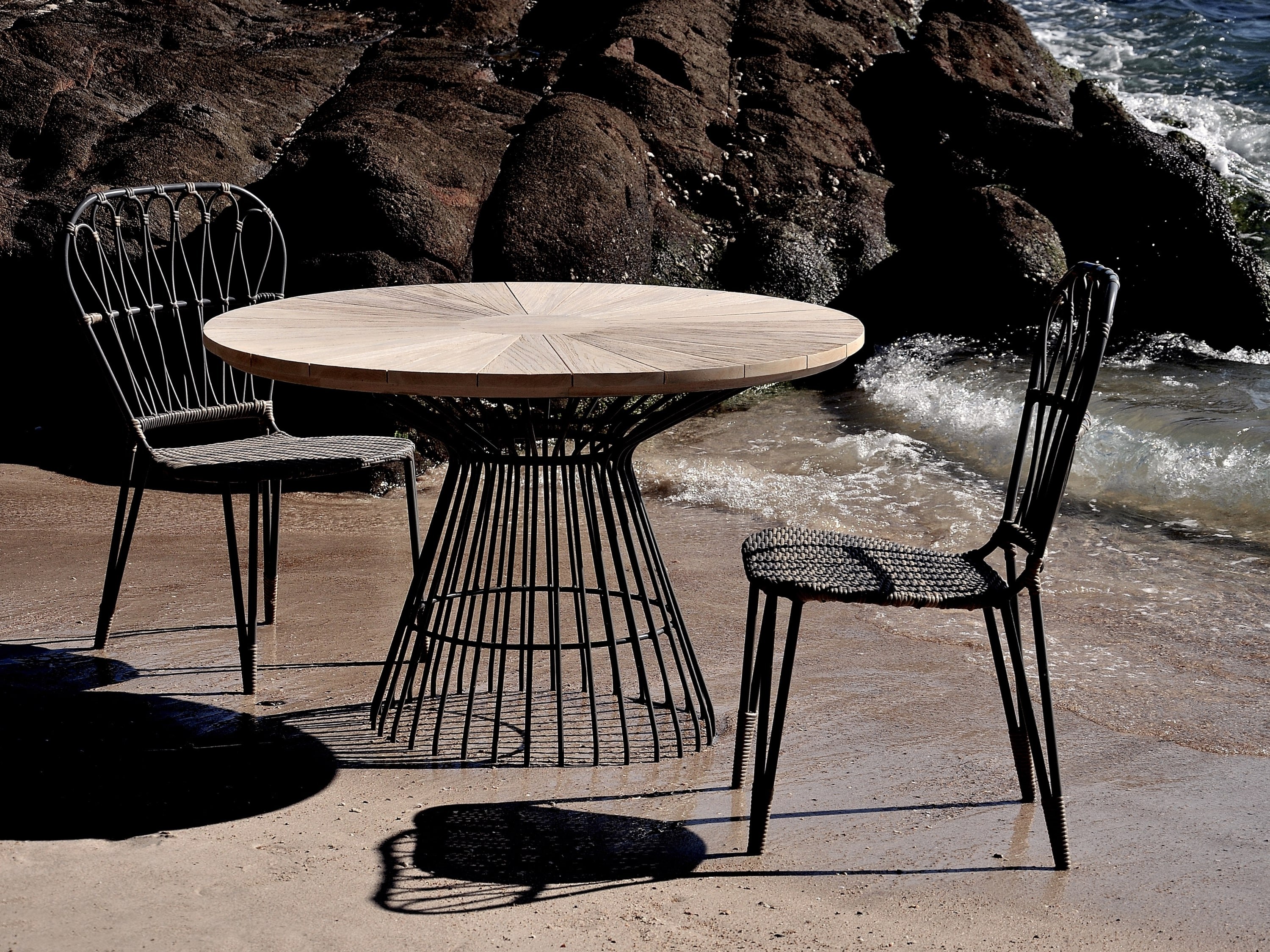 FIORELLA Round aluminium and wood garden table By cbdesign | design ...