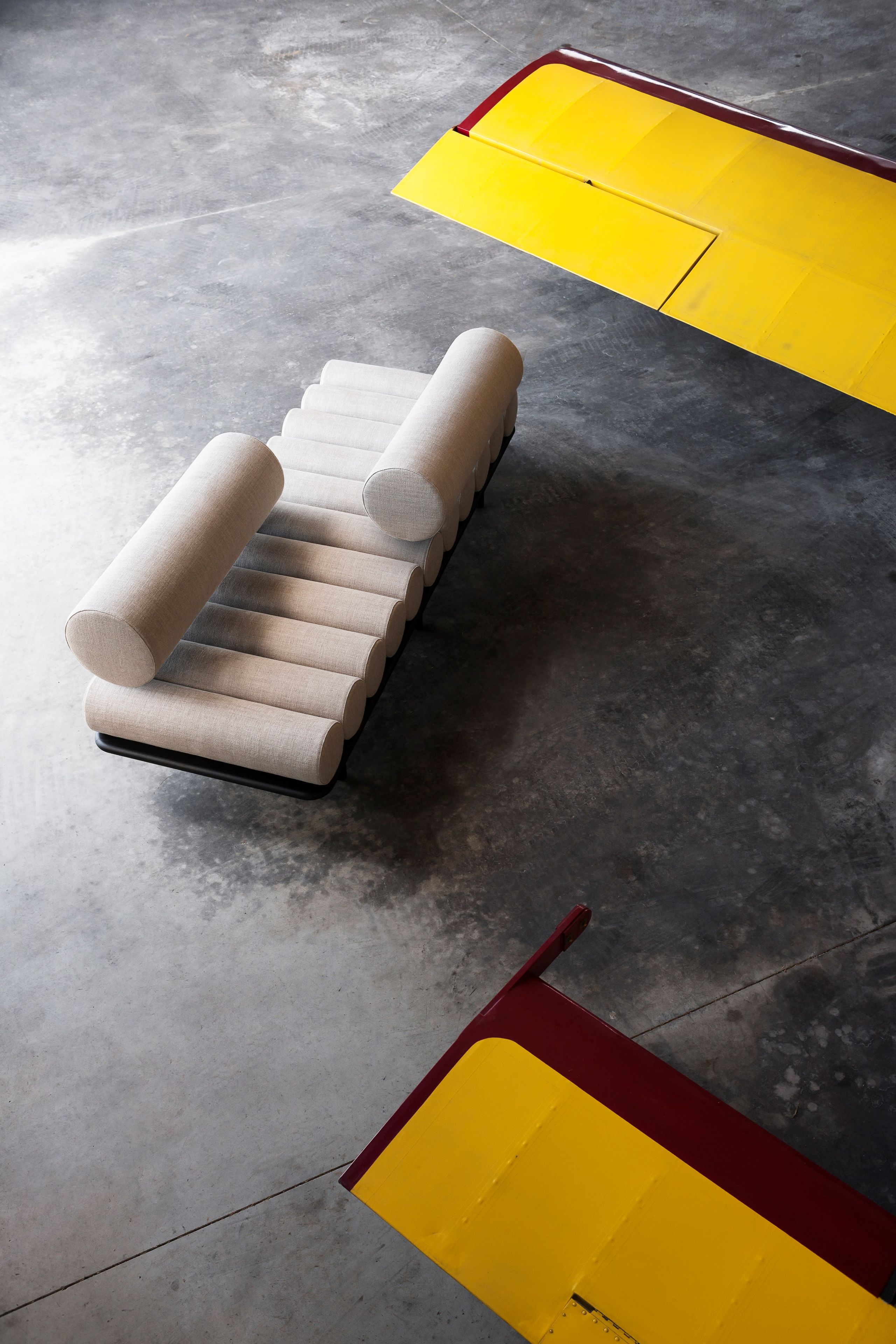 FIVE TO NINE Leather day bed By Tacchini | design Studiopepe