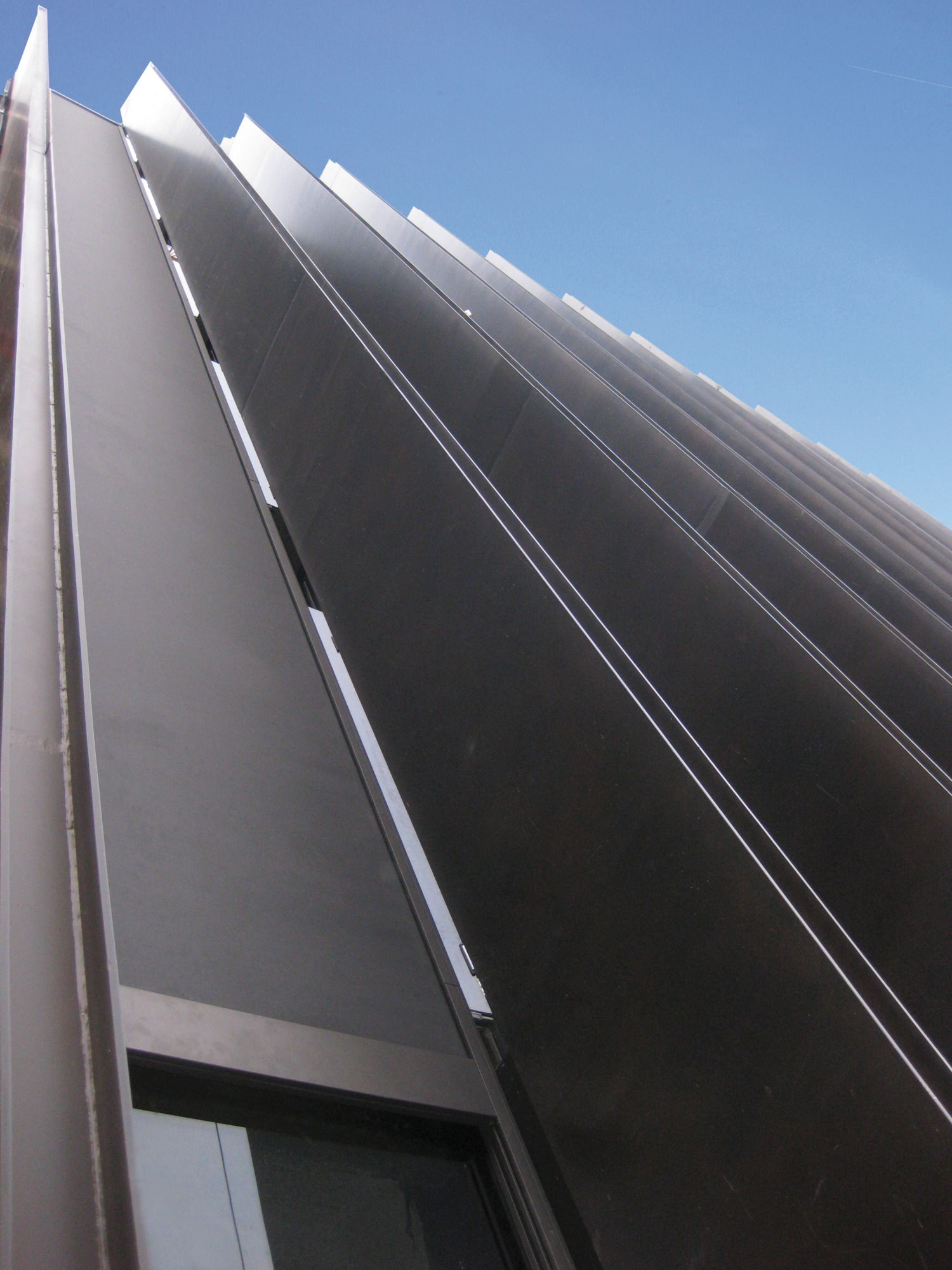 FIXSCREEN Fabric awning with guide system By RENSON | design Renson