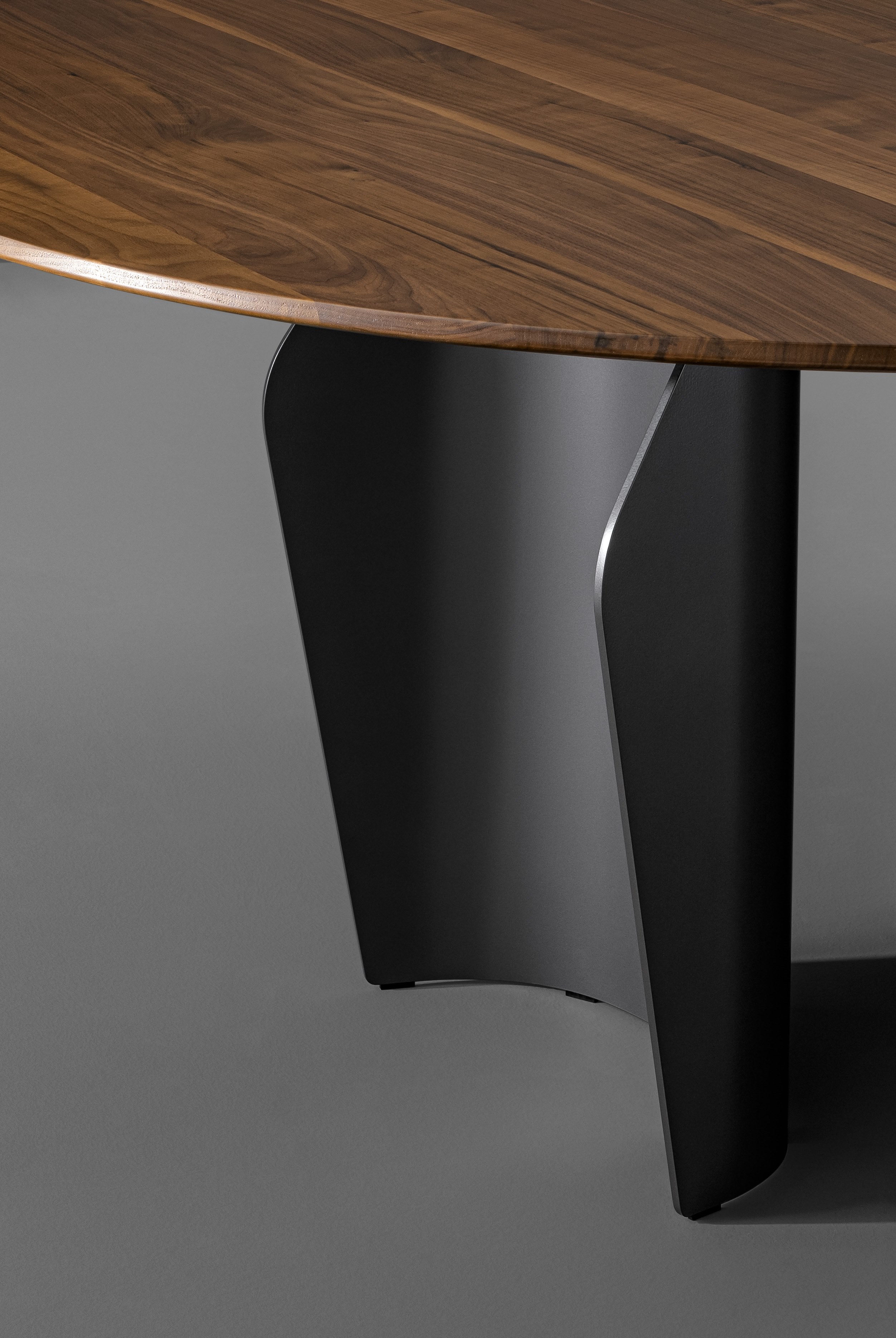 FLAME WOOD | Round table By Bonaldo design Gino Carollo