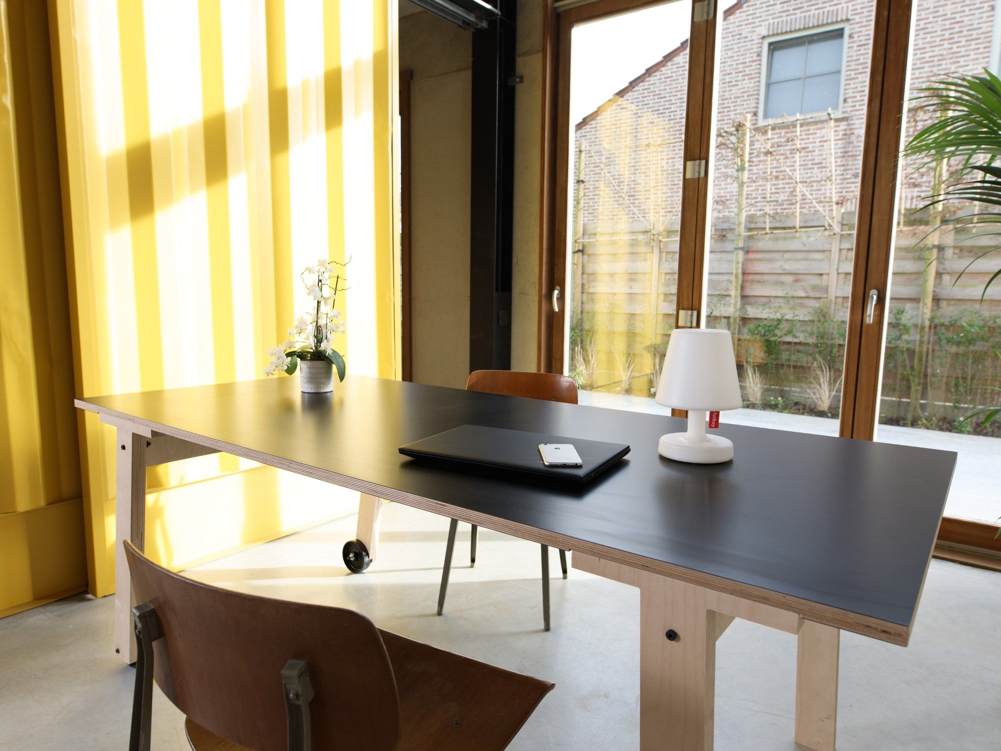 FLAT | Table à roulettes By rform