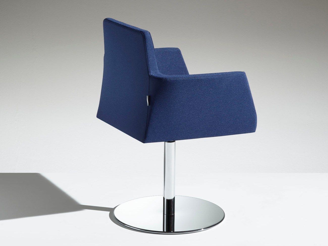FLEET | Swivel easy chair By LAMM design Emilio Nanni