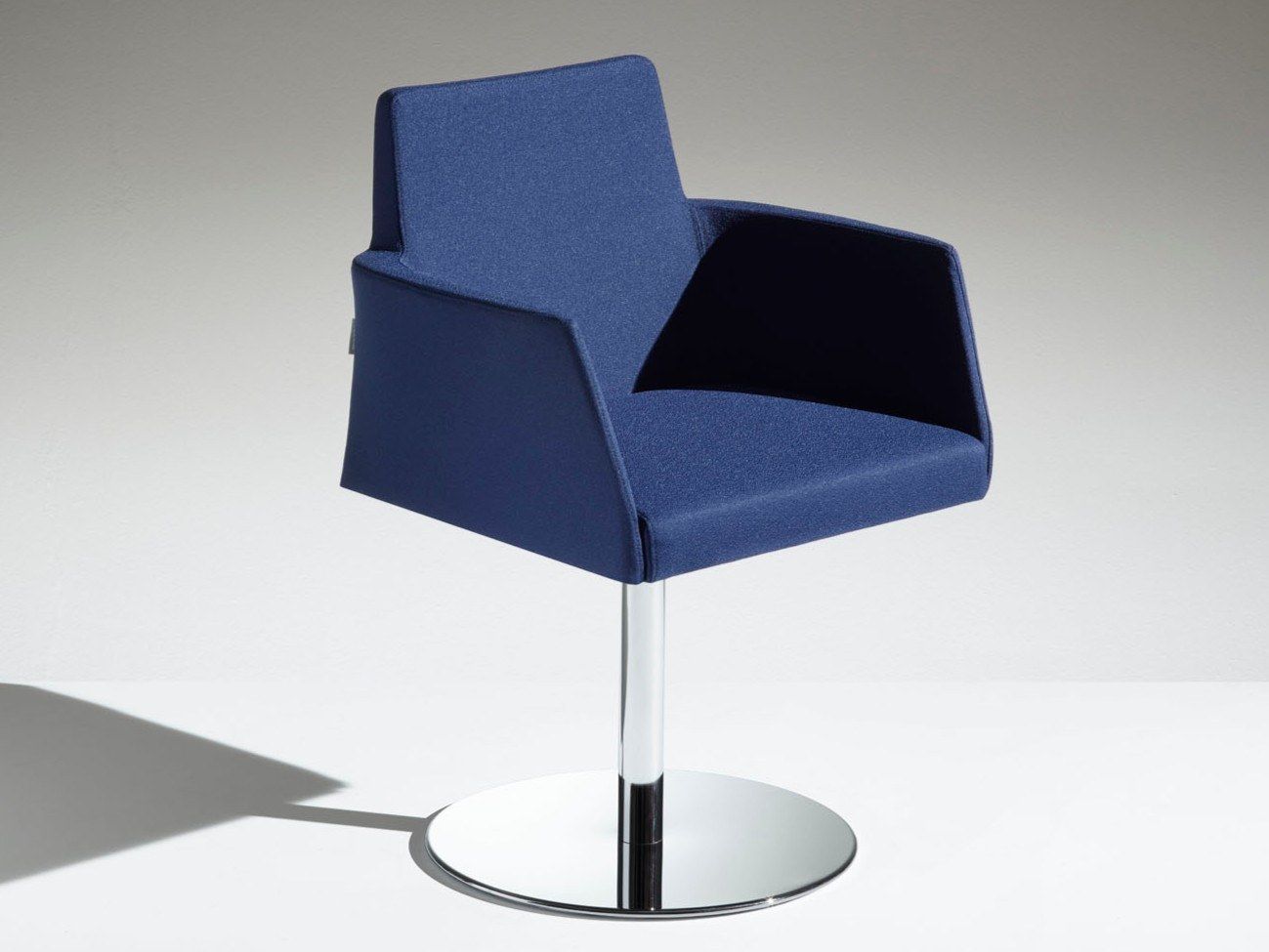 FLEET | Swivel easy chair By LAMM design Emilio Nanni