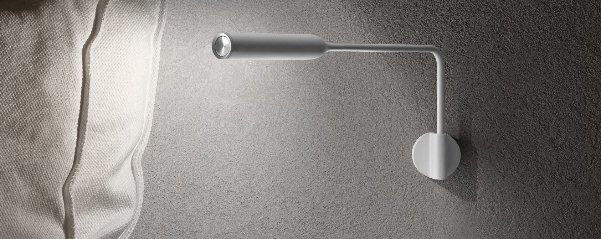 FLO LED dimmable aluminium wall lamp By Lumina | design Foster + Partners
