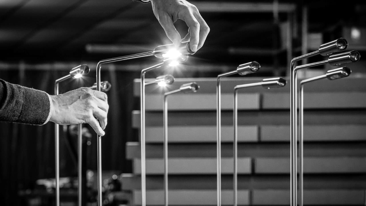 FLO LED dimmable aluminium wall lamp By Lumina | design Foster + Partners