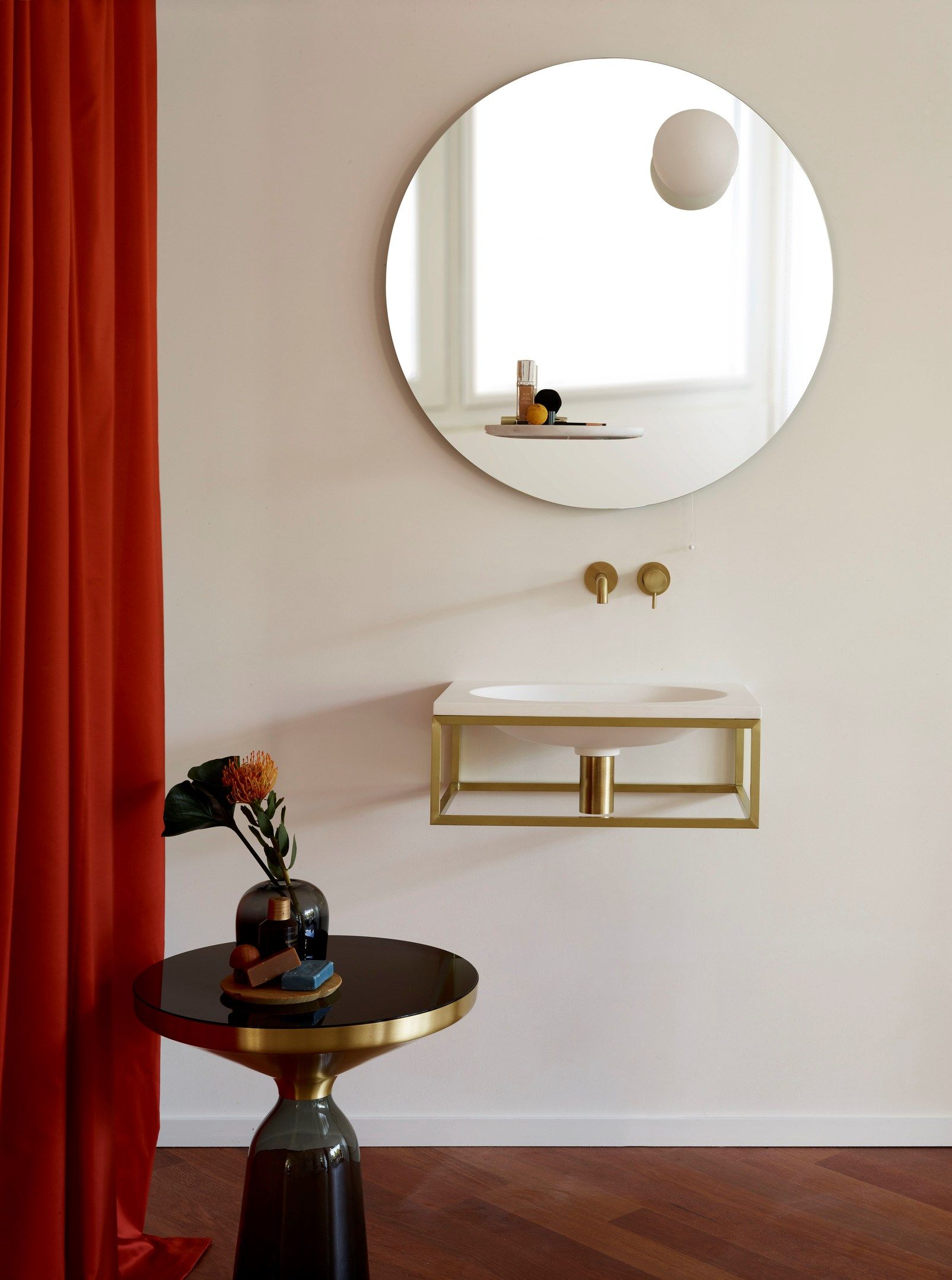 Round wall-mounted bathroom mirror FLOAT By Ex.t design Samuel Wilkinson