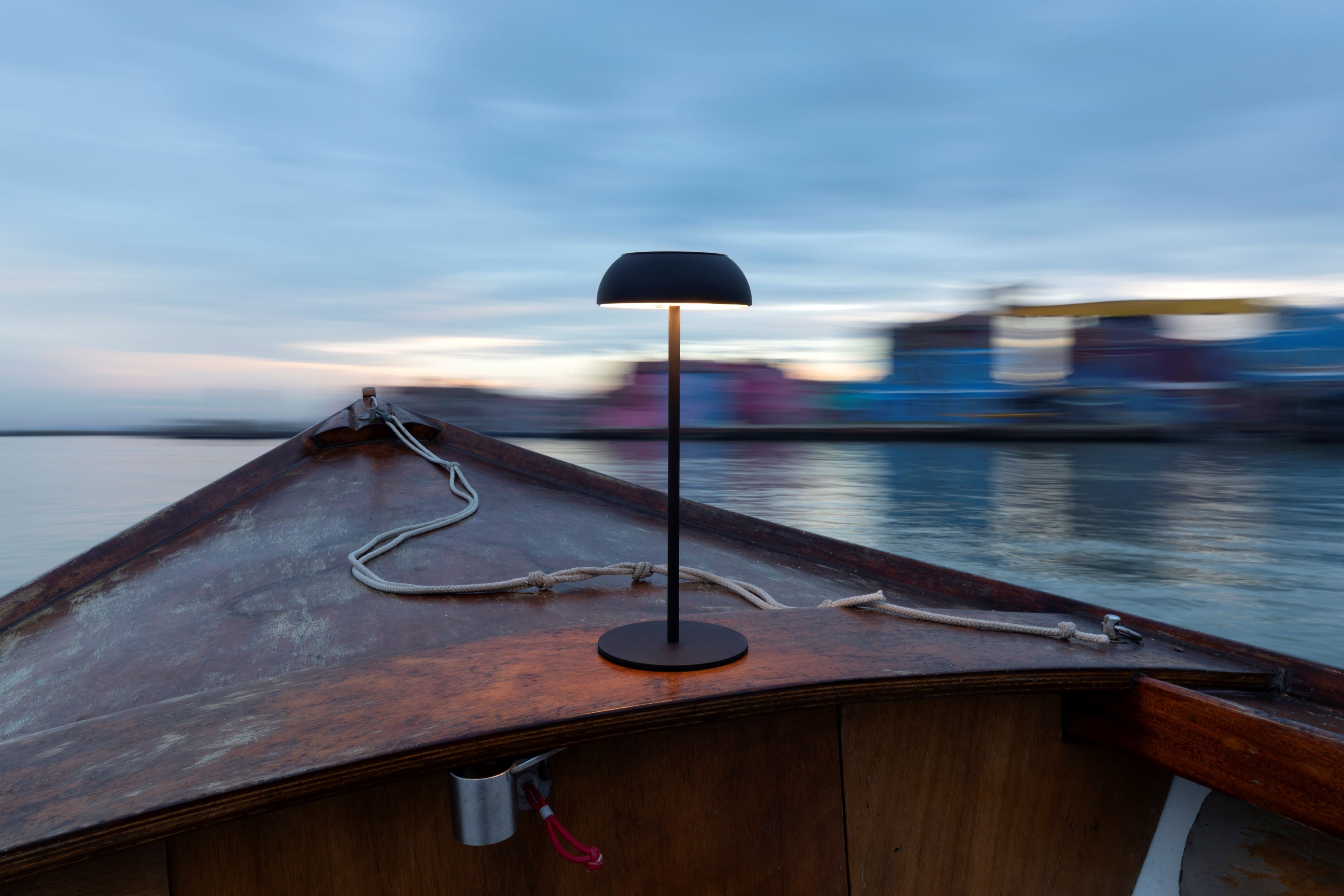 FLOAT Multifunctional portable table lamp By AXOLIGHT | design Mario ...