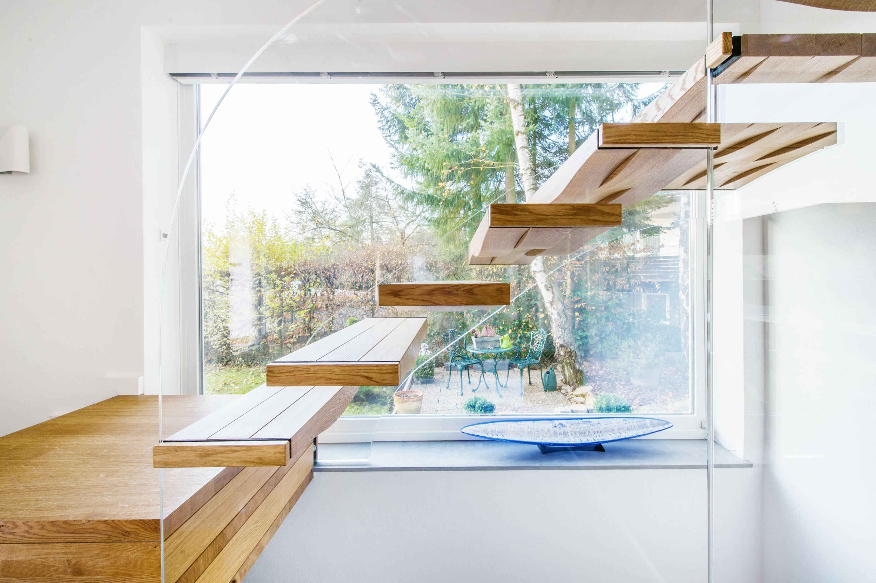 FLOATING WAVES | Cantilevered staircase By Siller Treppen