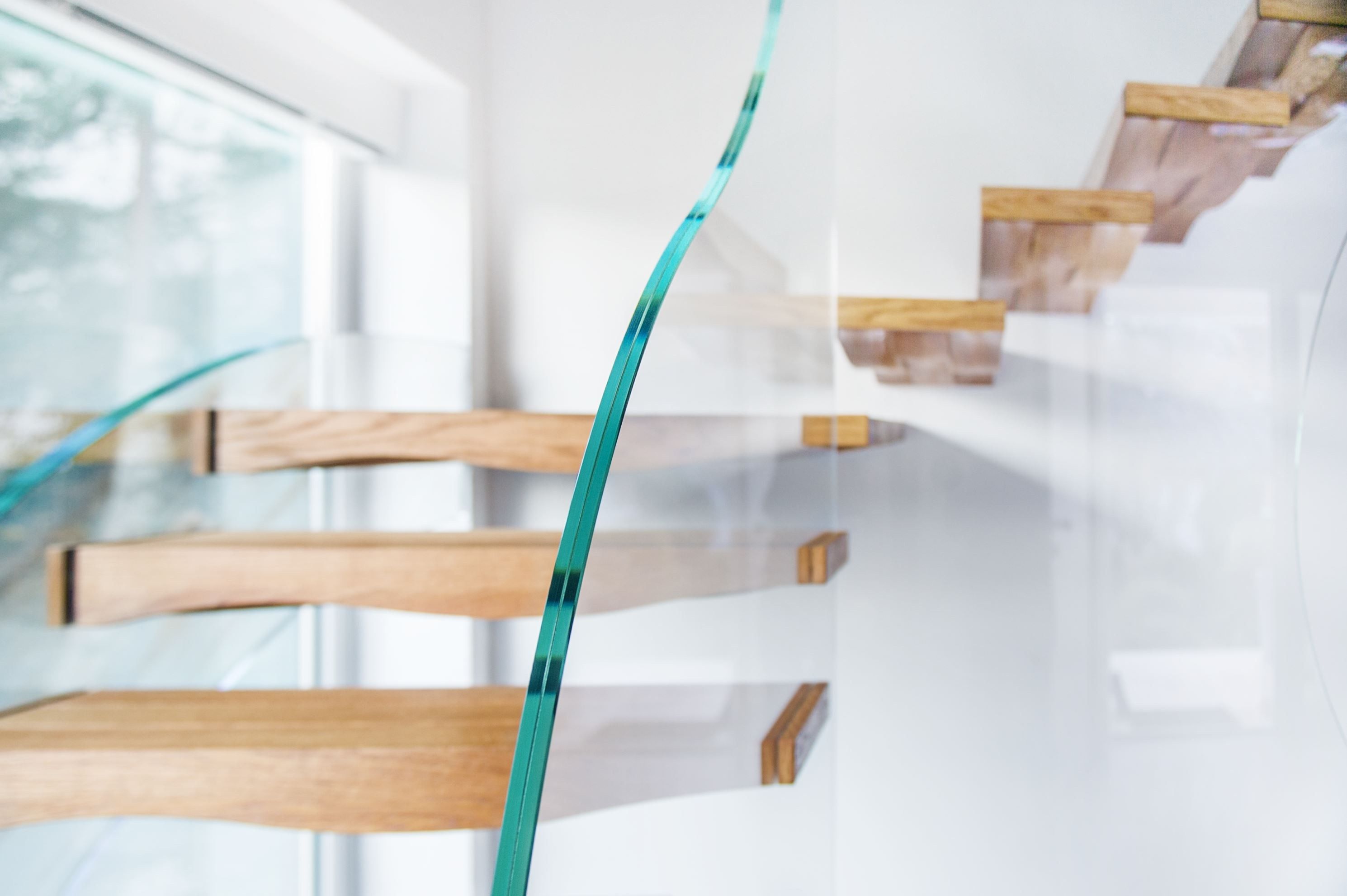 FLOATING WAVES | Cantilevered staircase By Siller Treppen